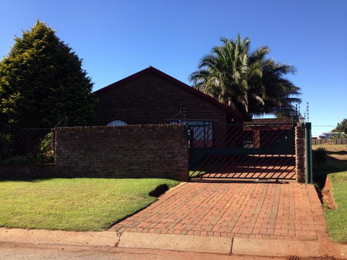 Standard Bank EasySell 4 Bedroom House for Sale in Carletonv