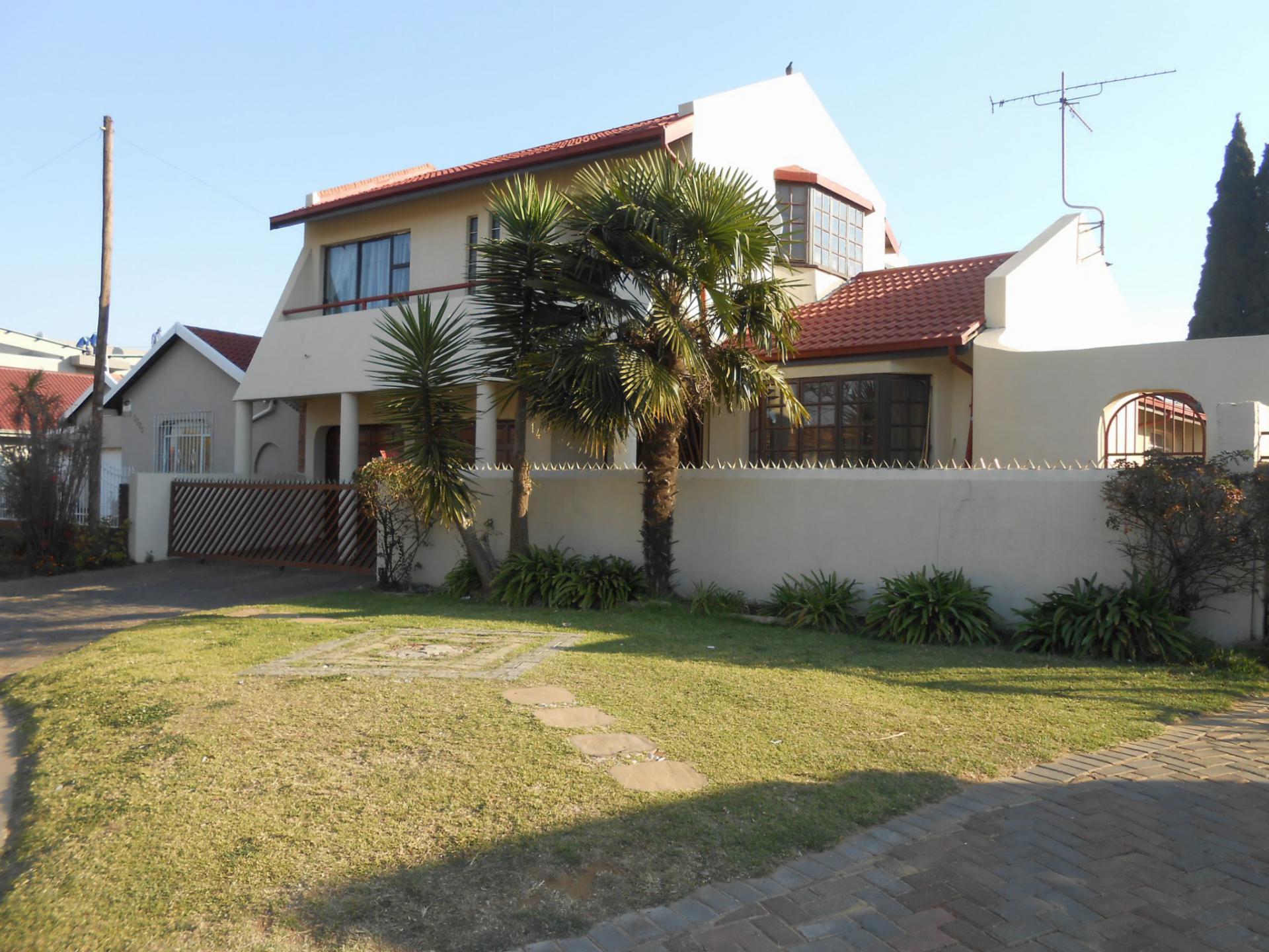 3 Bedroom House for Sale For Sale in Lenasia South - Private Sale ...