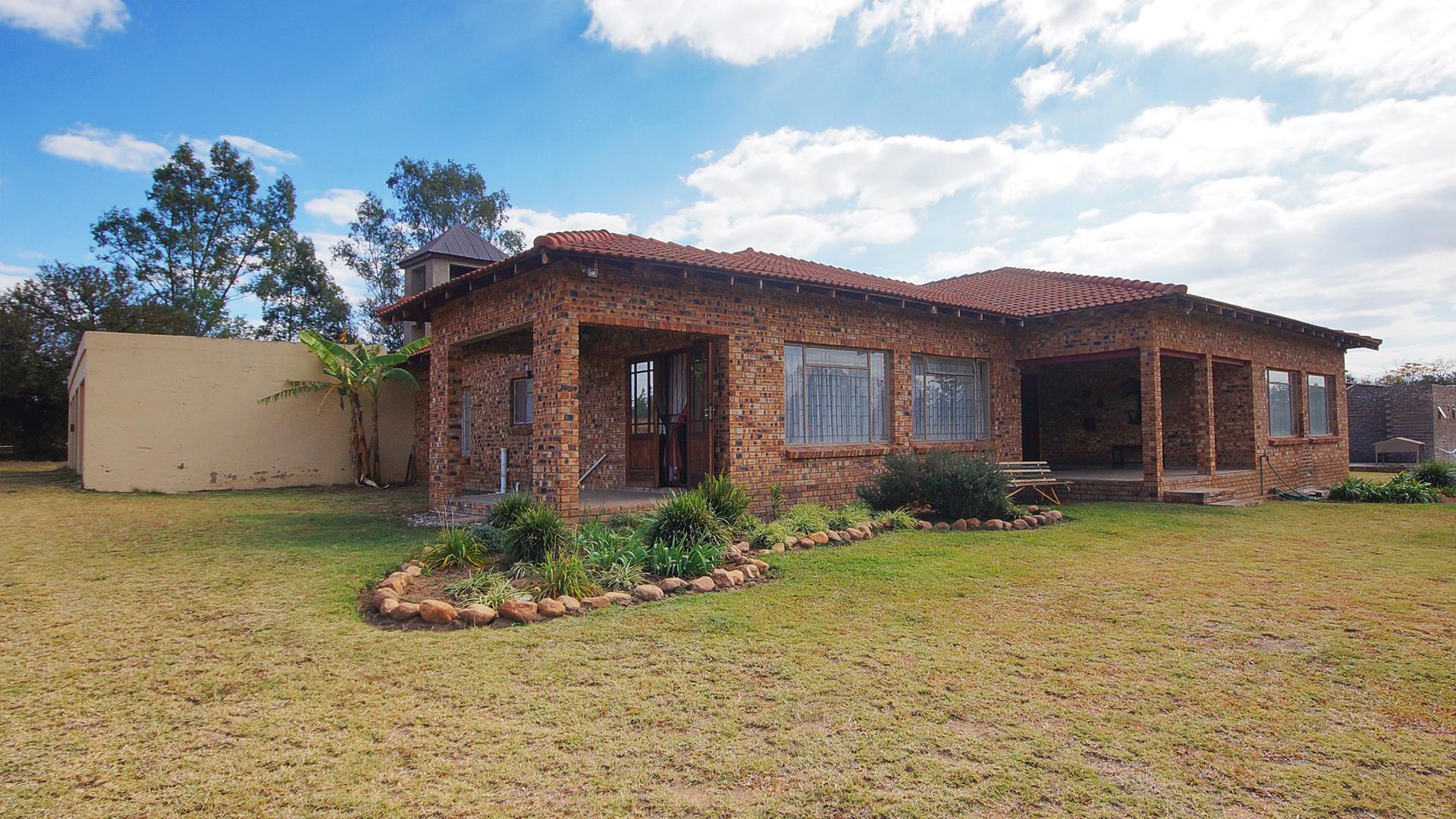 Standard Bank EasySell 4 Bedroom House for Sale in Rustenbur