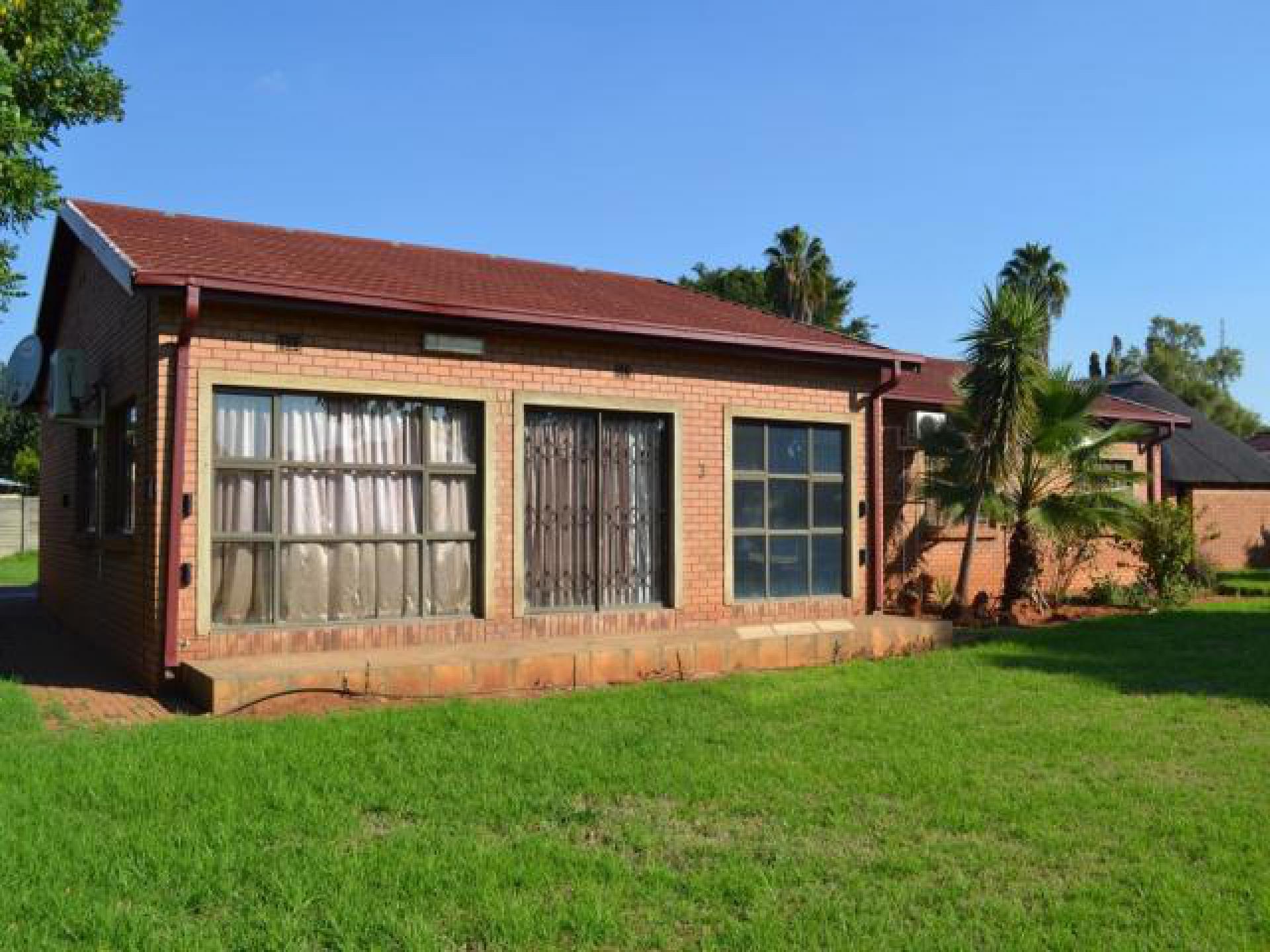 Standard Bank EasySell 3 Bedroom House for Sale in Mooinooi - MR250010 ...