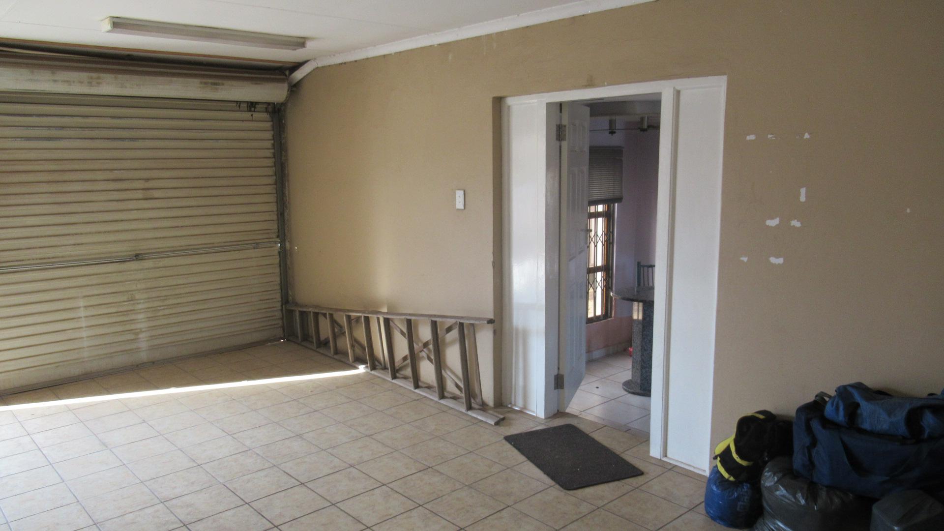 Standard Bank EasySell 5 Bedroom House for Sale in Rust Ter