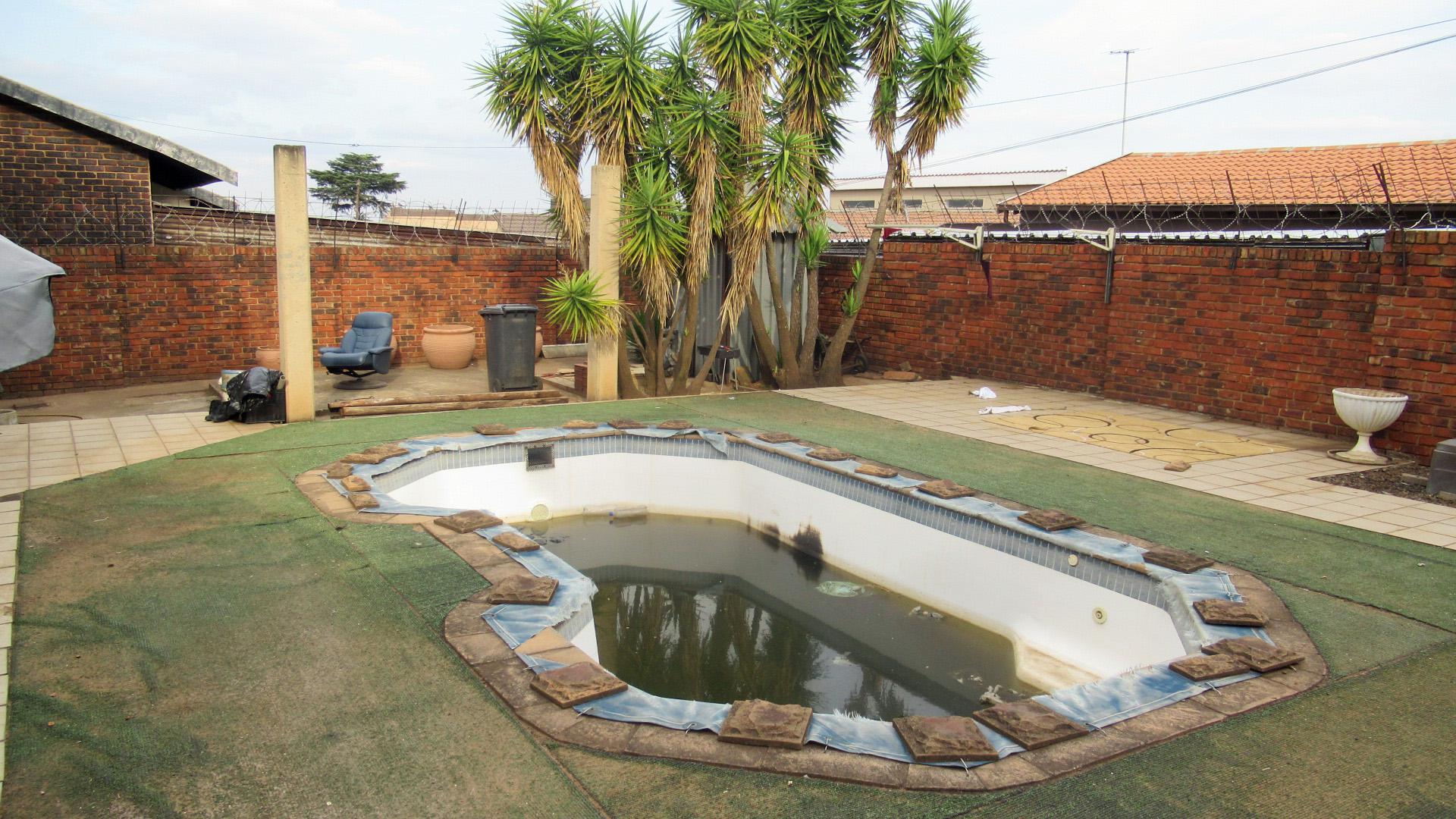 Standard Bank EasySell 5 Bedroom House for Sale in Rust Ter