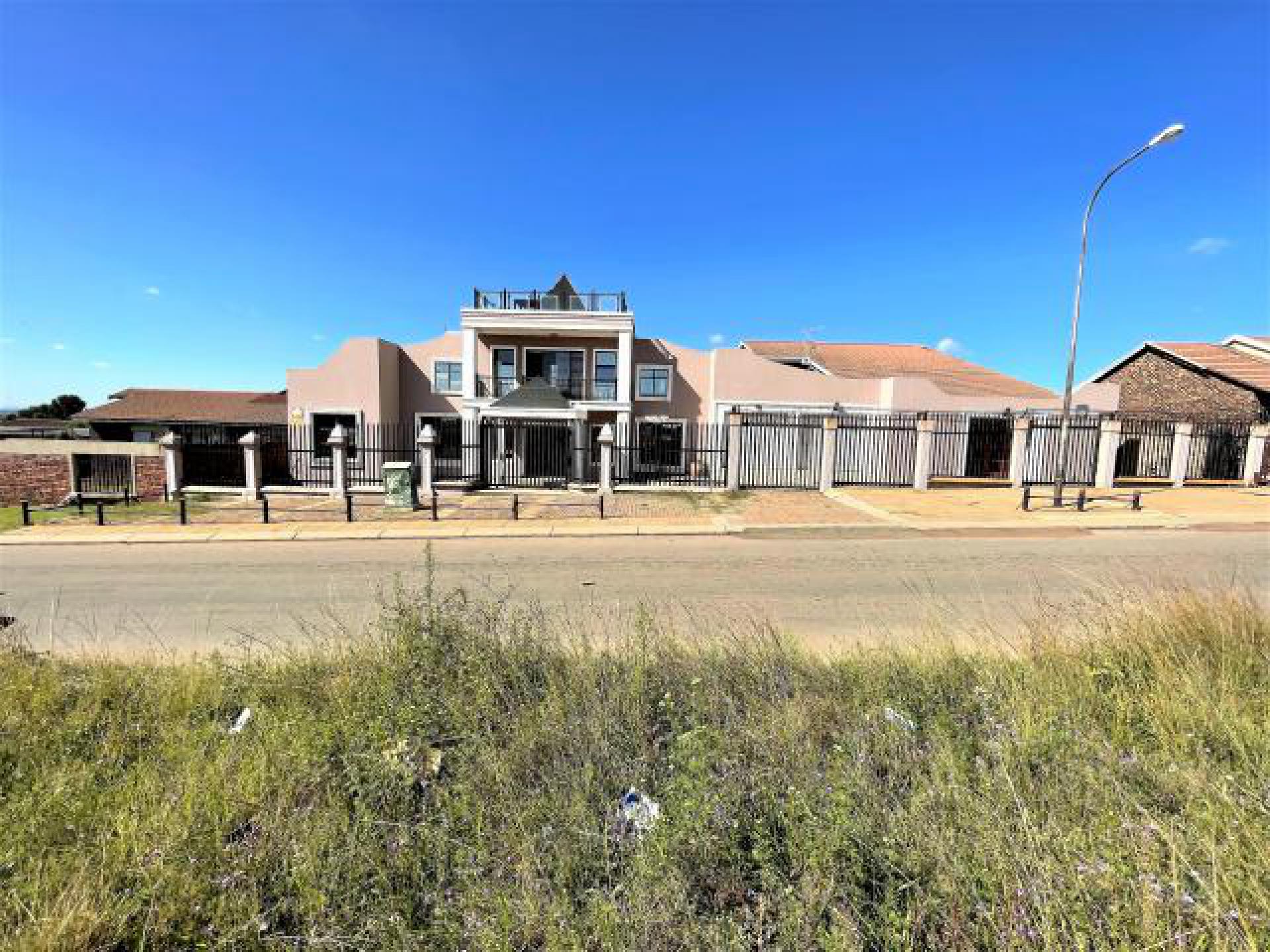 Standard Bank EasySell 5 Bedroom House for Sale in Rust Ter