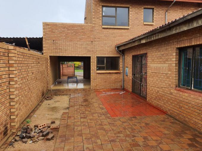 6 Bedroom House for Sale For Sale in Palm Ridge - MR378621
