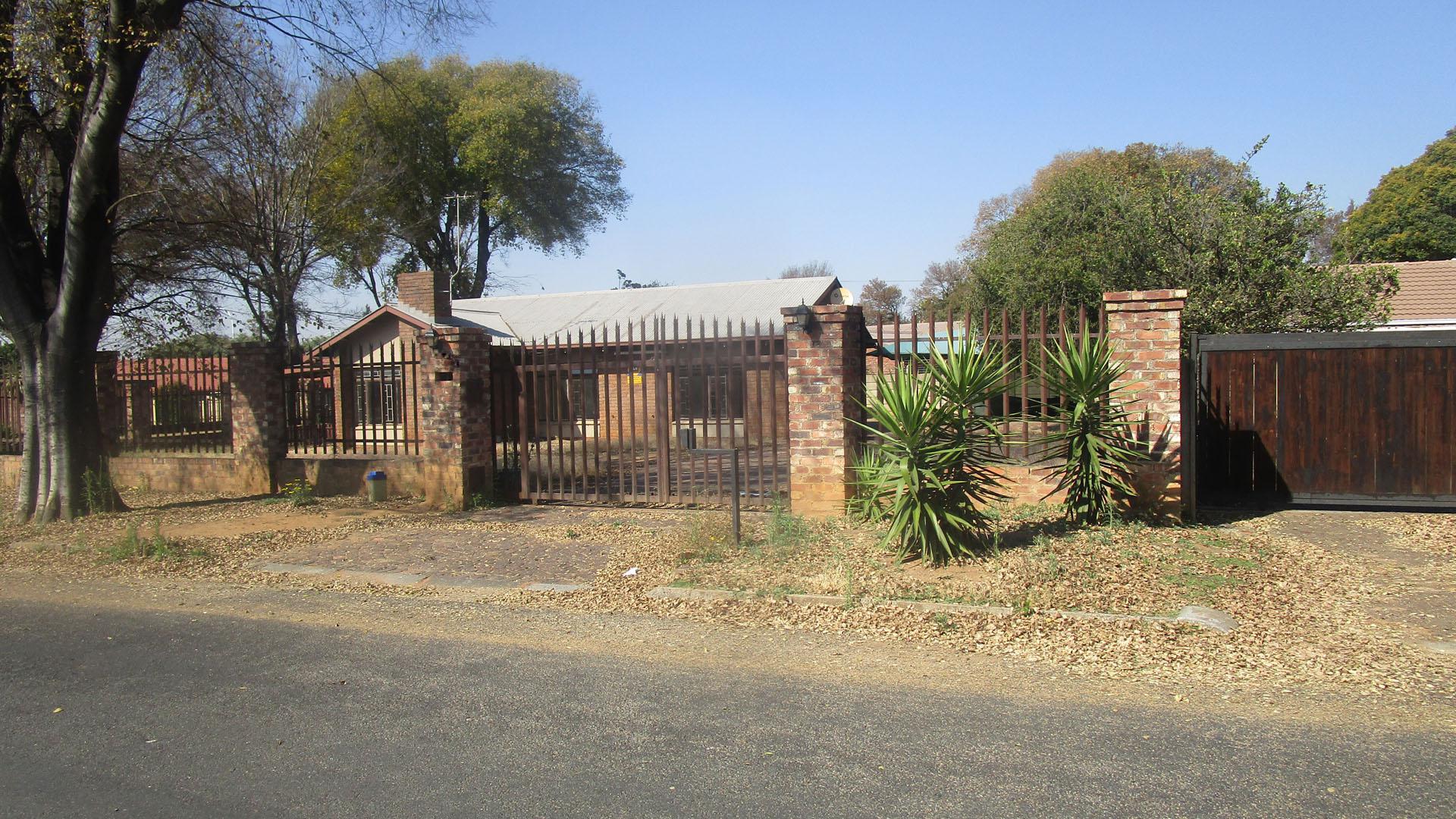 FNB Quick Sell 3 Bedroom House for Sale in Impala Park - MR3