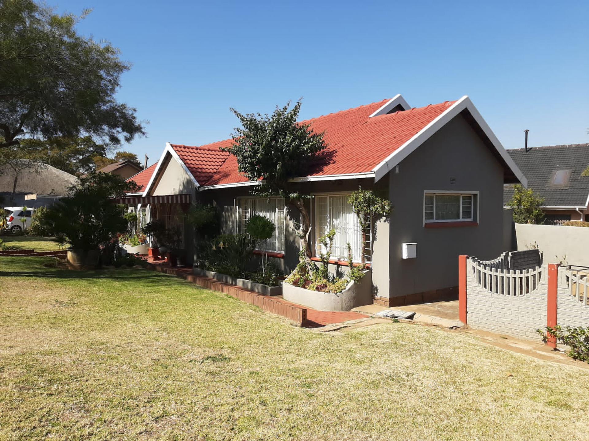 3 Bedroom House for Sale For Sale in Fleurhof - MR410810 - M