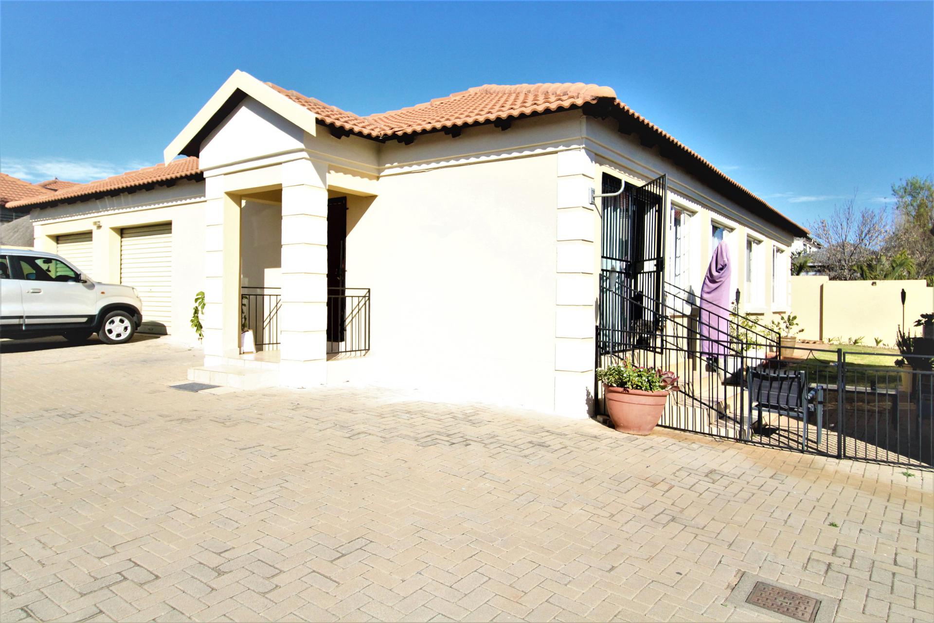 3 Bedroom House for Sale For Sale in Thatchfield - MR461430