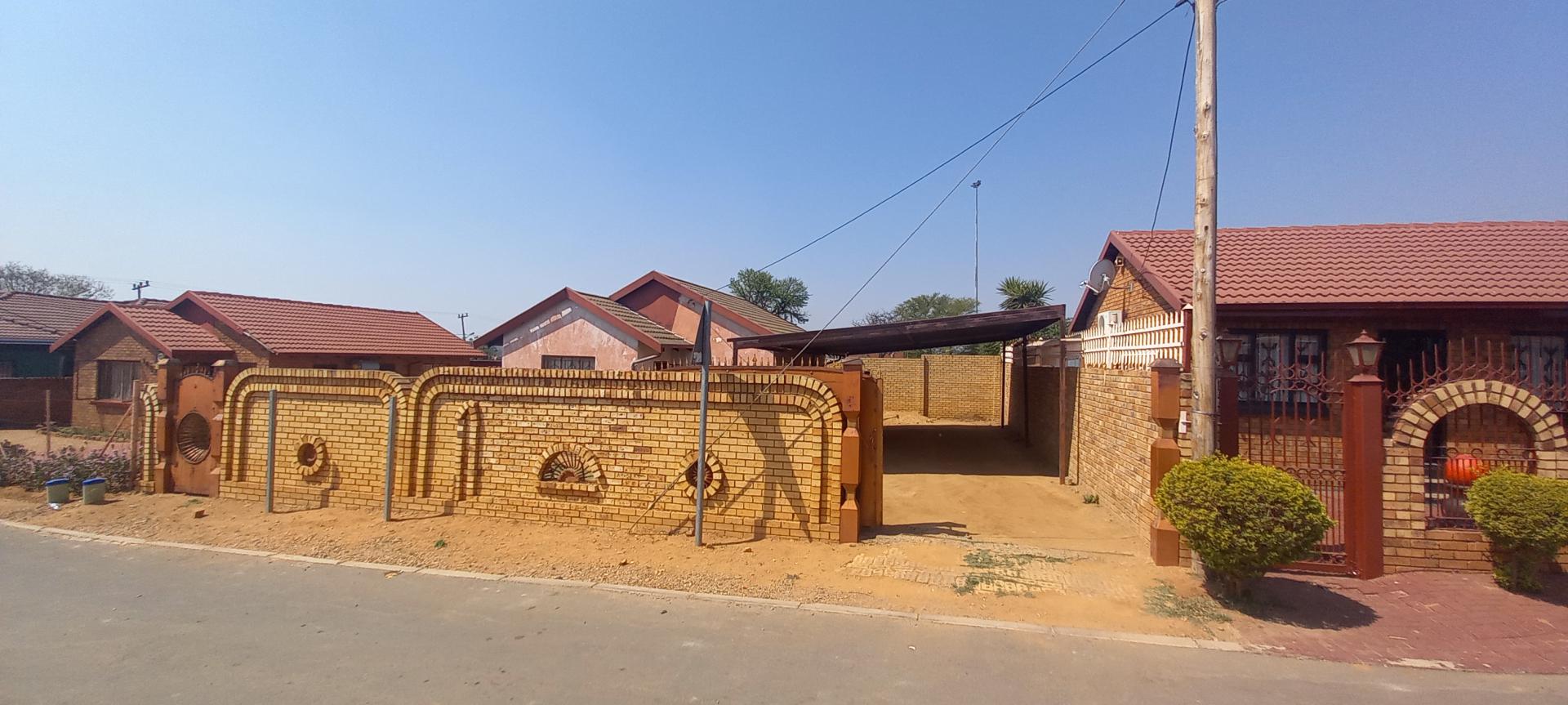 2 Bedroom House for Sale For Sale in Ga-Rankuwa - MR521683