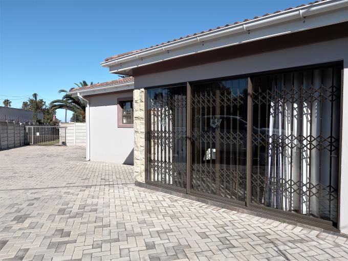 2 Bedroom House for Sale For Sale in Humansdorp - MR527626