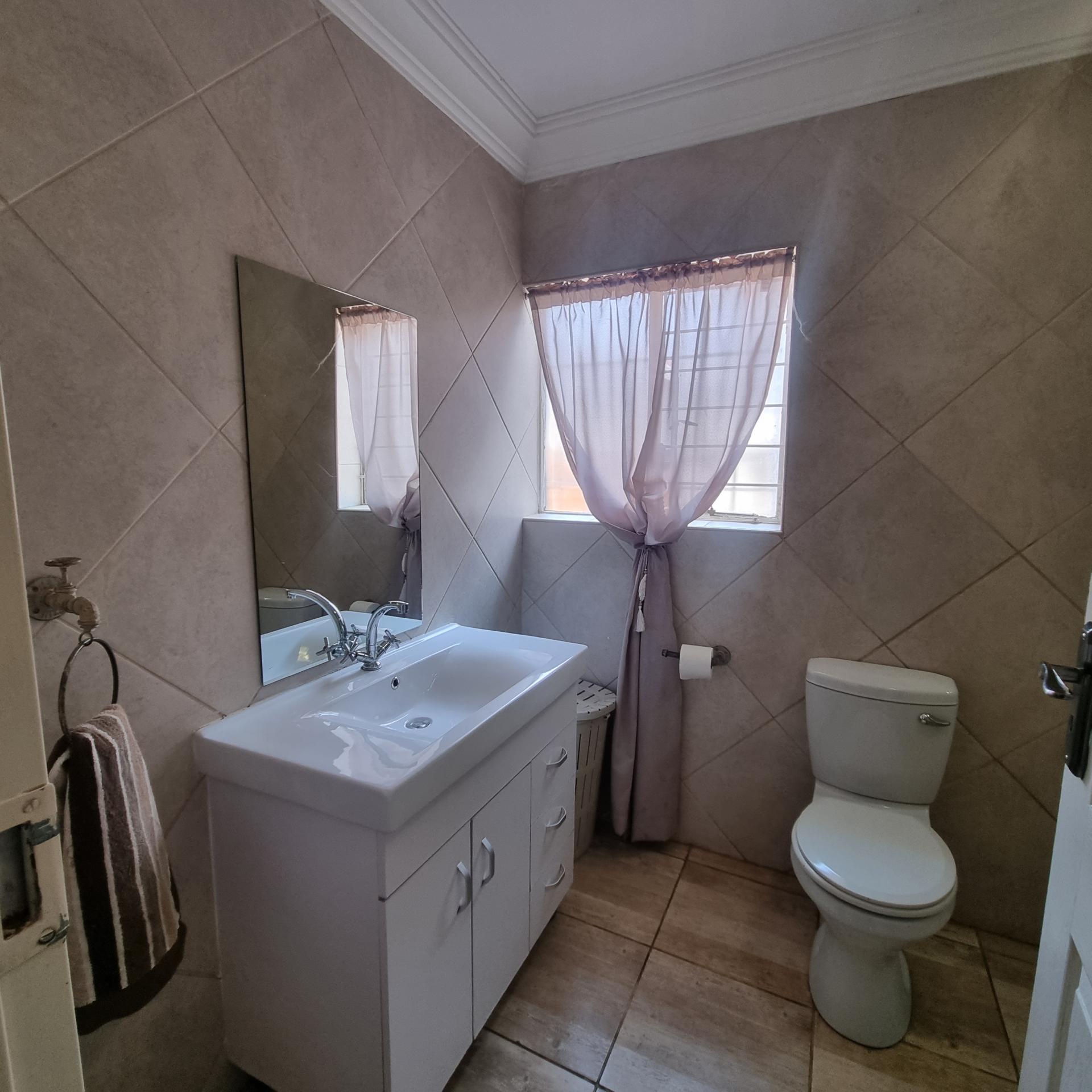 4 Bedroom House for Sale For Sale in Roodekrans - MR536104