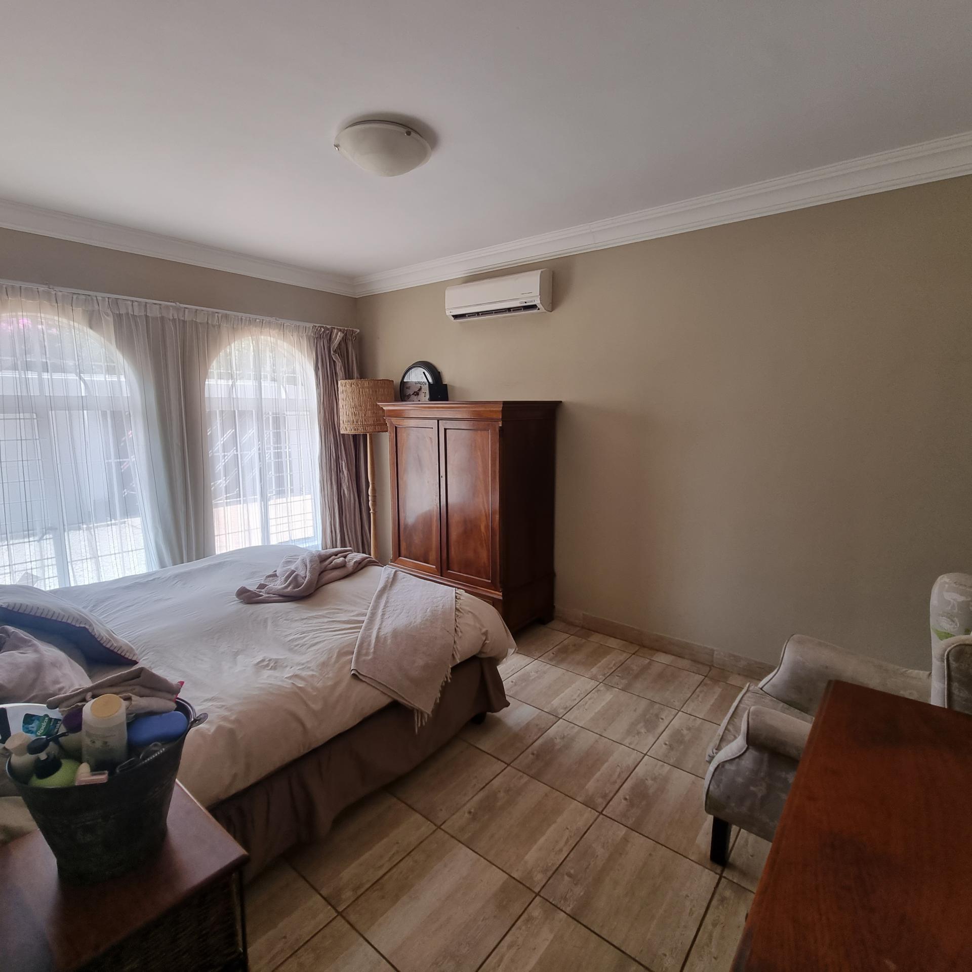 4 Bedroom House for Sale For Sale in Roodekrans - MR536104