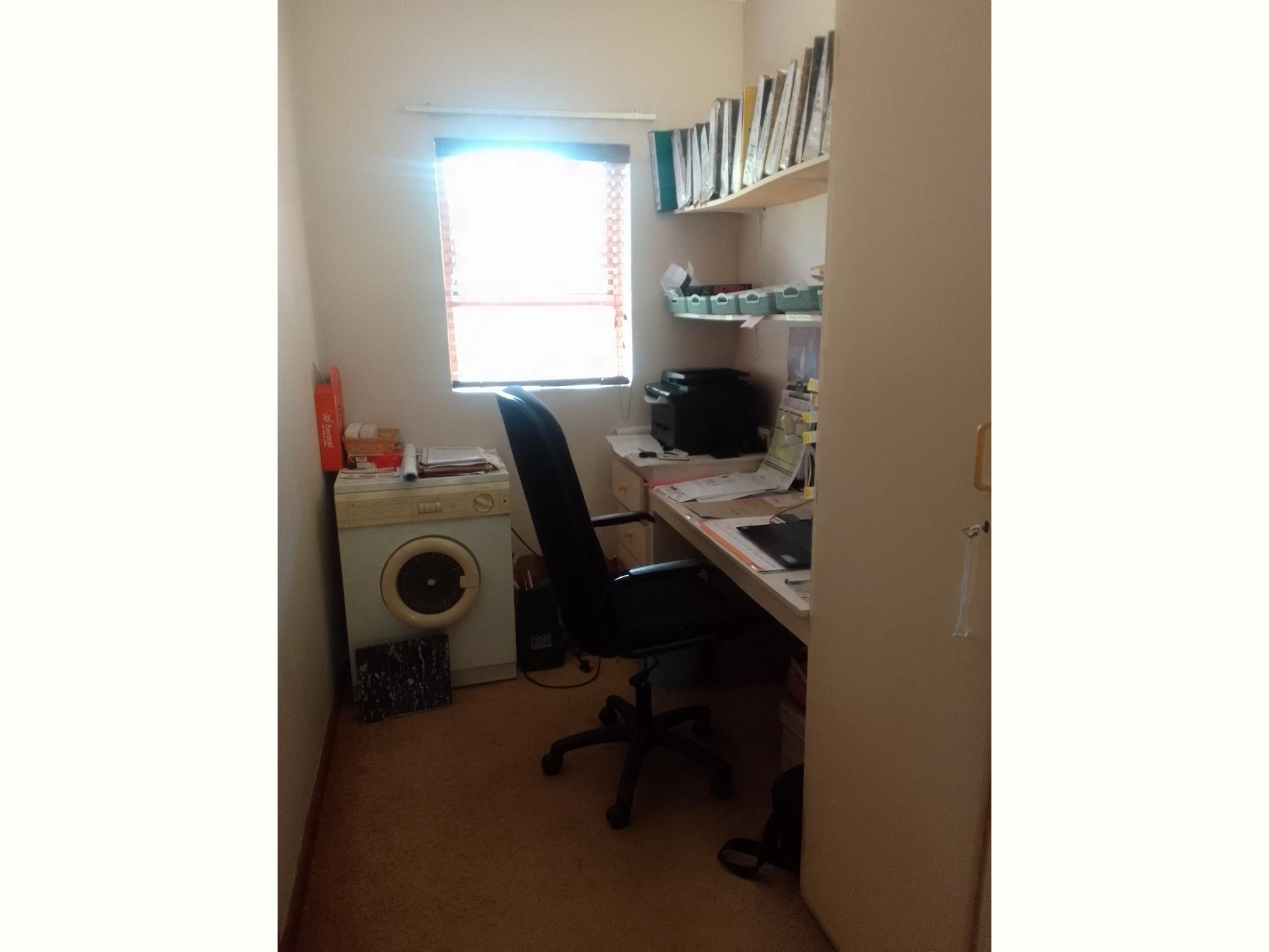 3 Bedroom House for Sale For Sale in Humansdorp - MR536246
