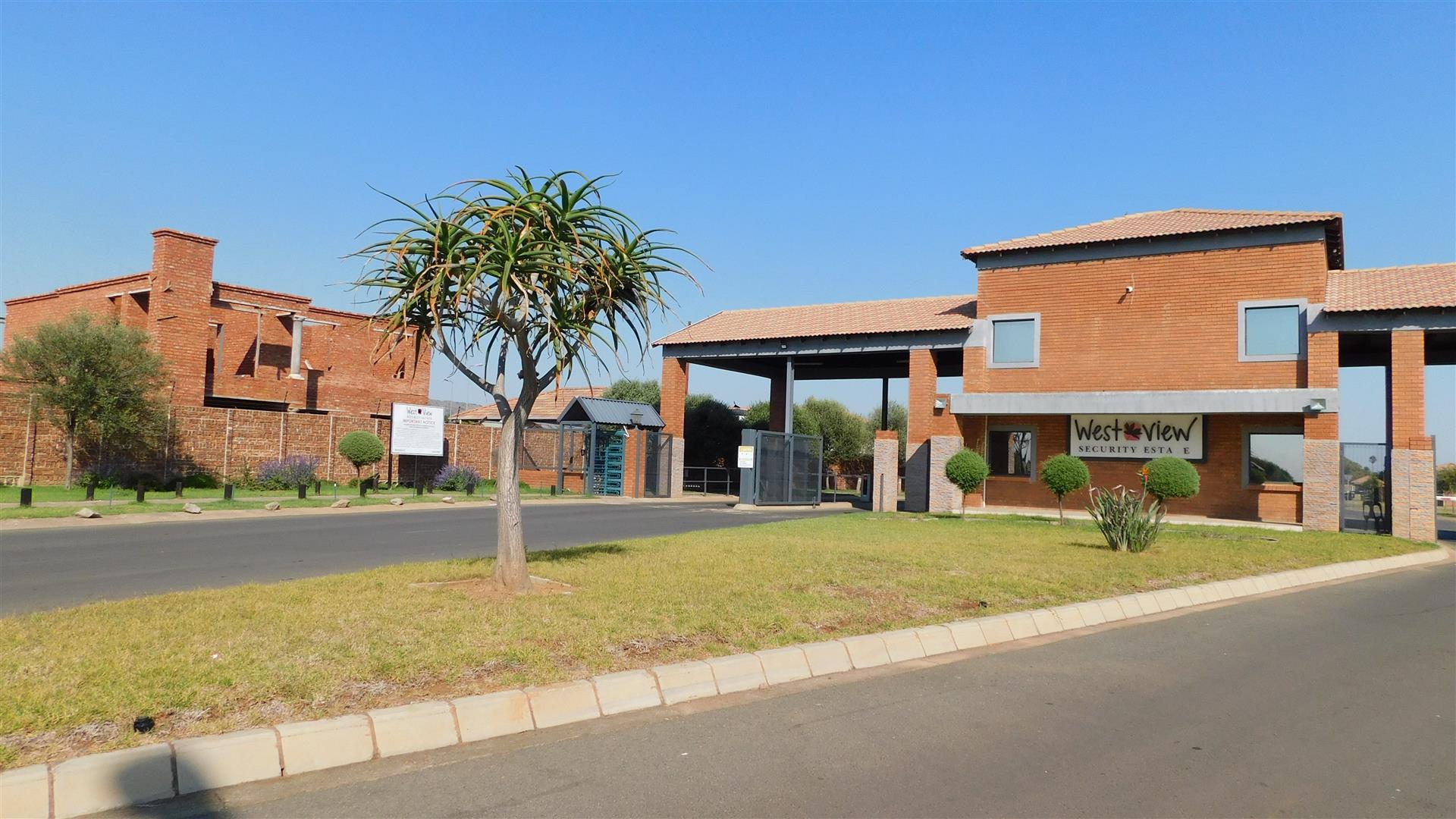 FNB Quick Sell 4 Bedroom House for Sale in Andeon - MR545655