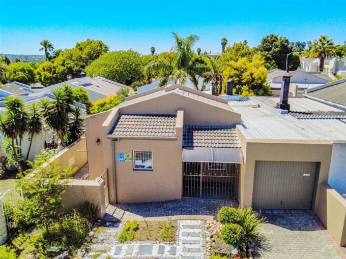 2 Bedroom House for Sale For Sale in Vredekloof - MR553120