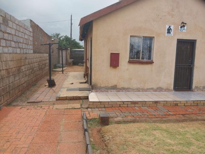 4 Bedroom House for Sale For Sale in Thokoza - MR556395 - My