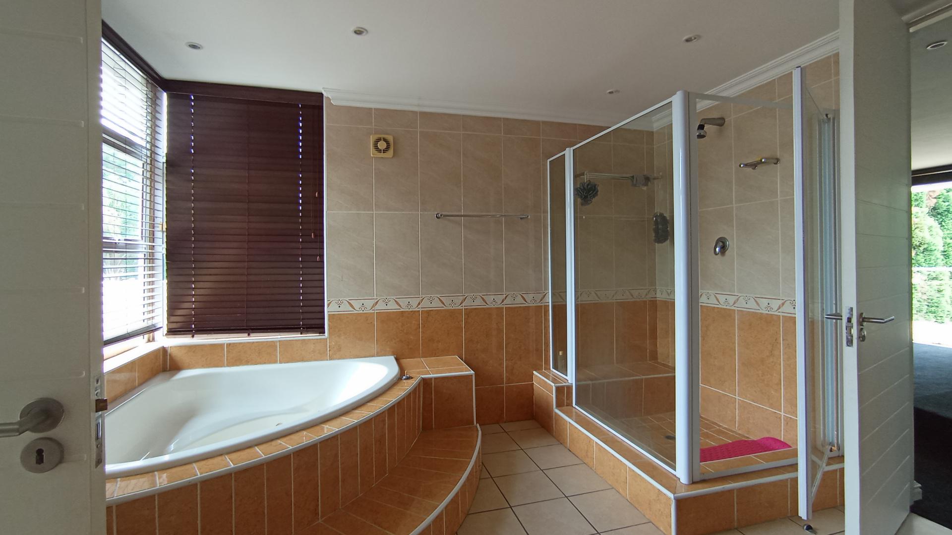 FNB Quick Sell 8 Bedroom House for Sale in Kyalami Estates