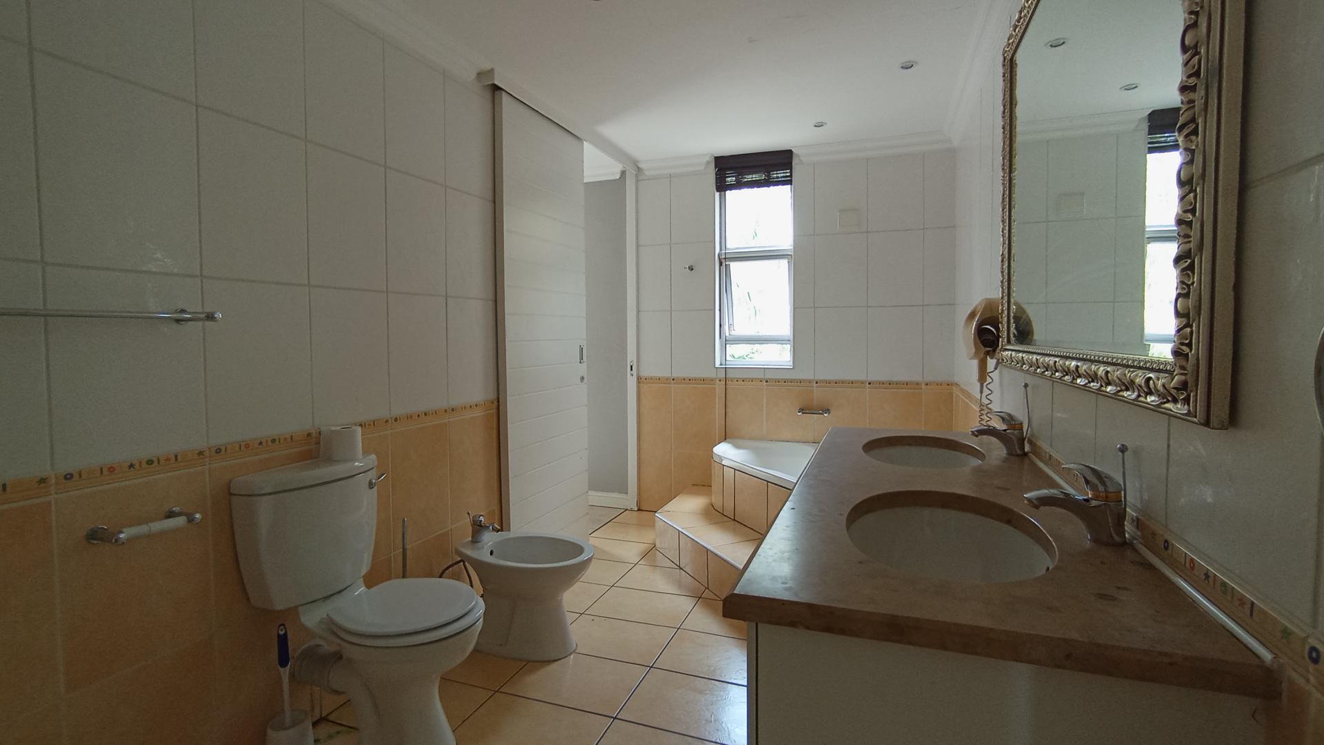 FNB Quick Sell 8 Bedroom House for Sale in Kyalami Estates