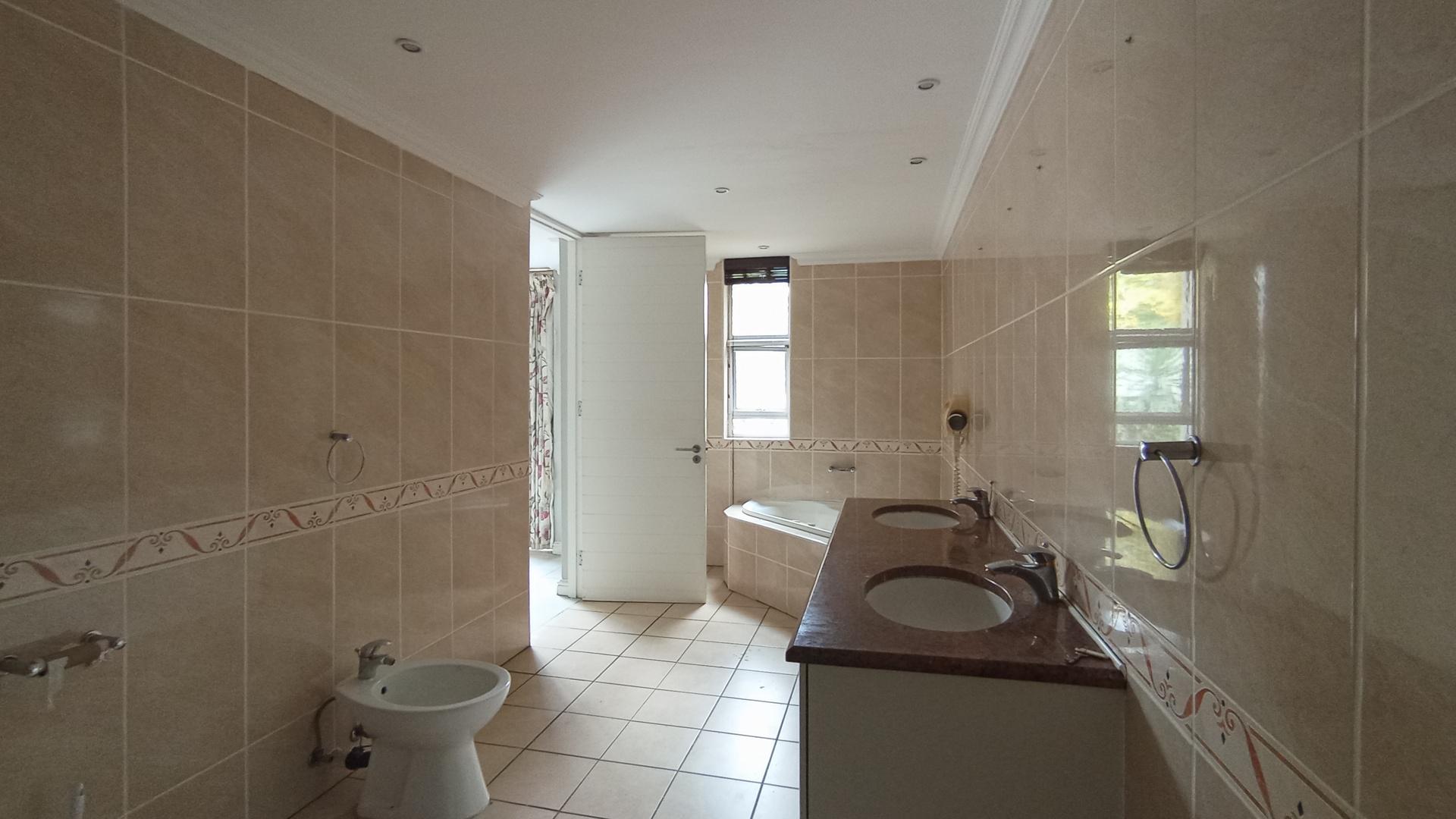 FNB Quick Sell 8 Bedroom House for Sale in Kyalami Estates