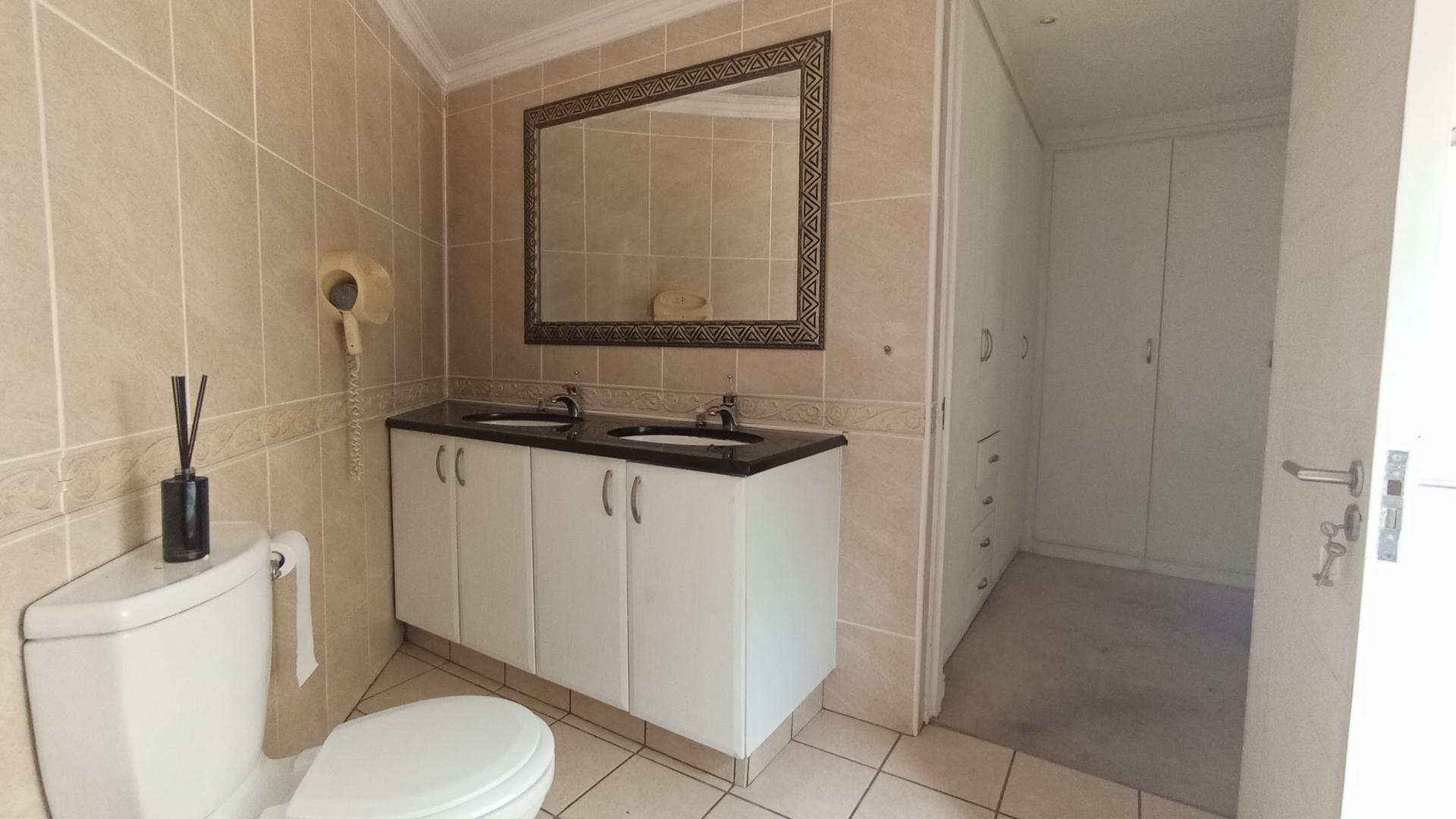 FNB Quick Sell 8 Bedroom House for Sale in Kyalami Estates