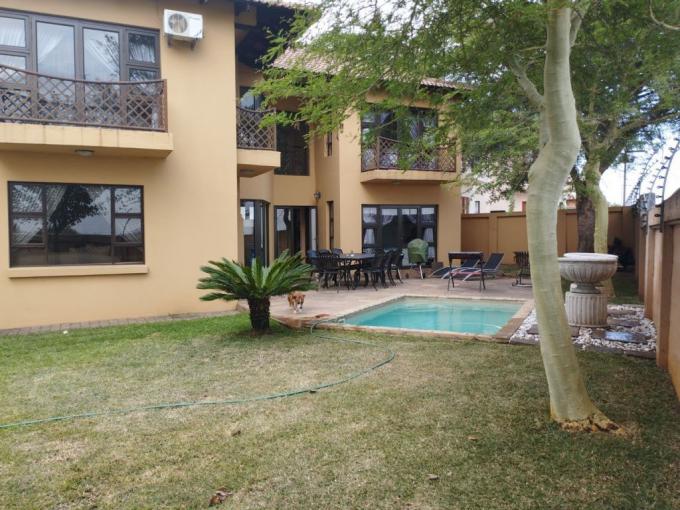 3 Bedroom House for Sale For Sale in Kosmosdal - MR563316