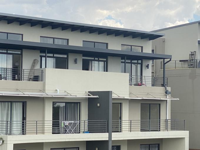 1 Bedroom Open Plan Bachelor/Studio Apartment for Sale For S