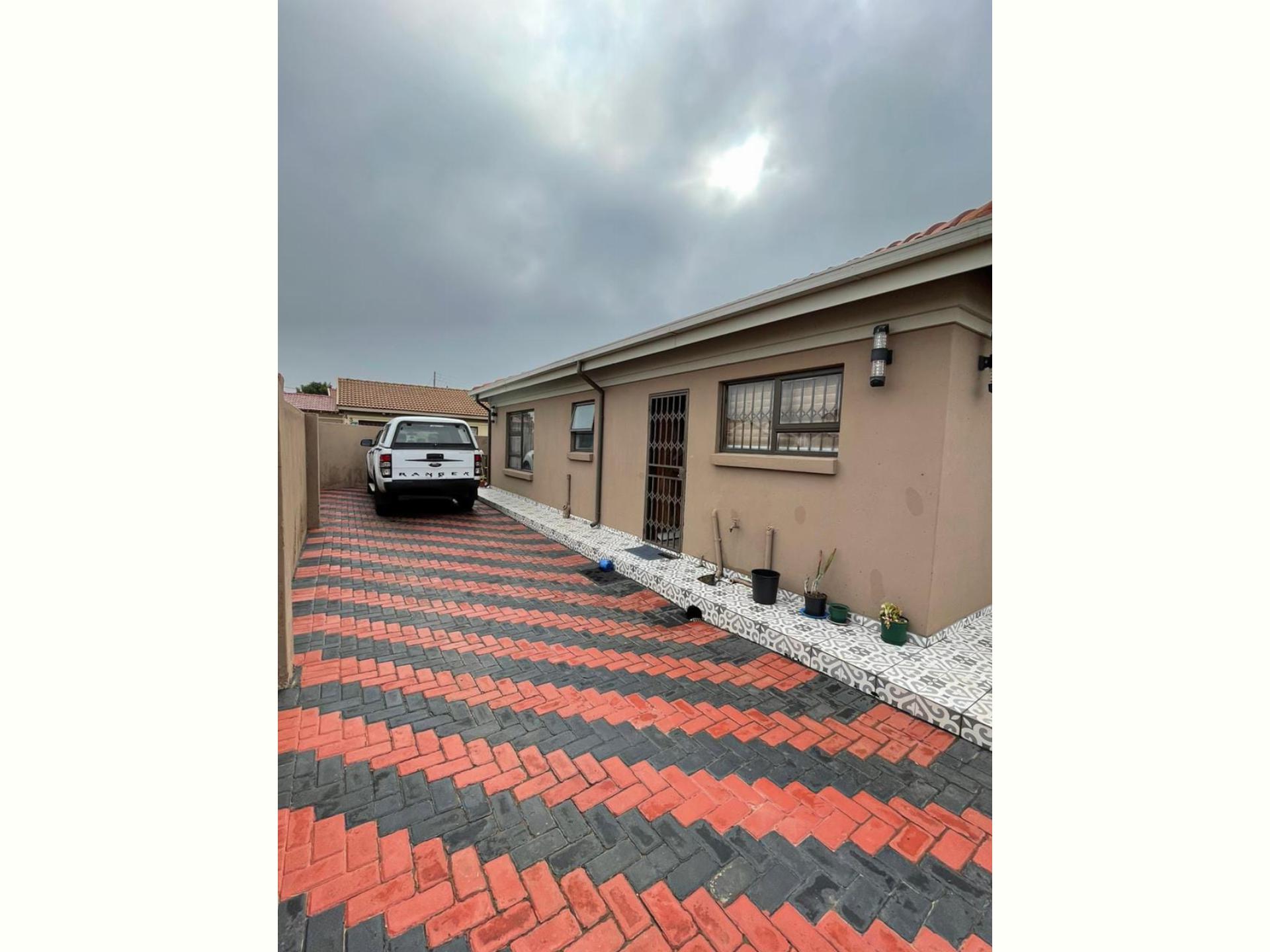 4 Bedroom House for Sale For Sale in Leachville - MR573029