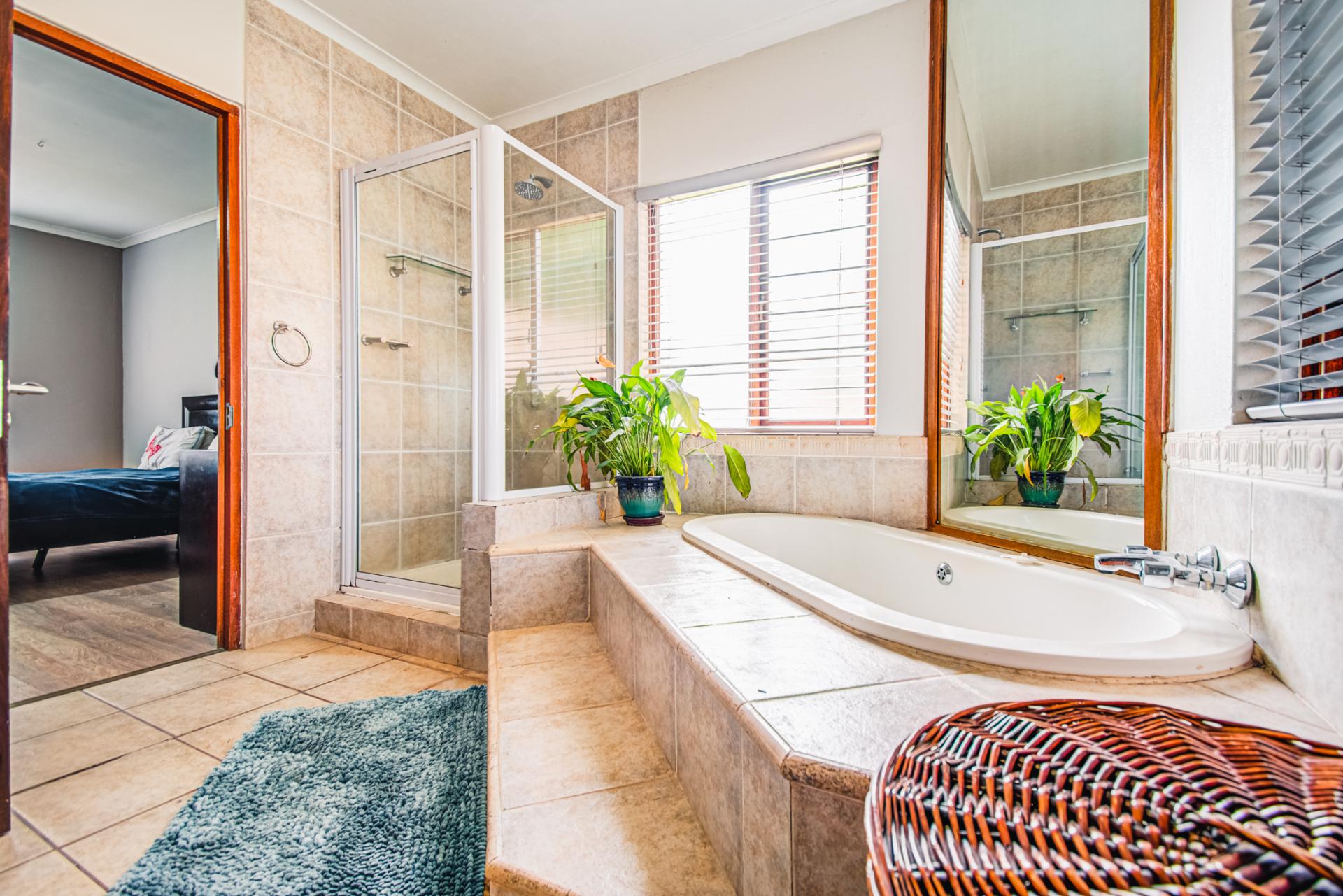 6 Bedroom House for Sale For Sale in Benoni Orchards - MR577