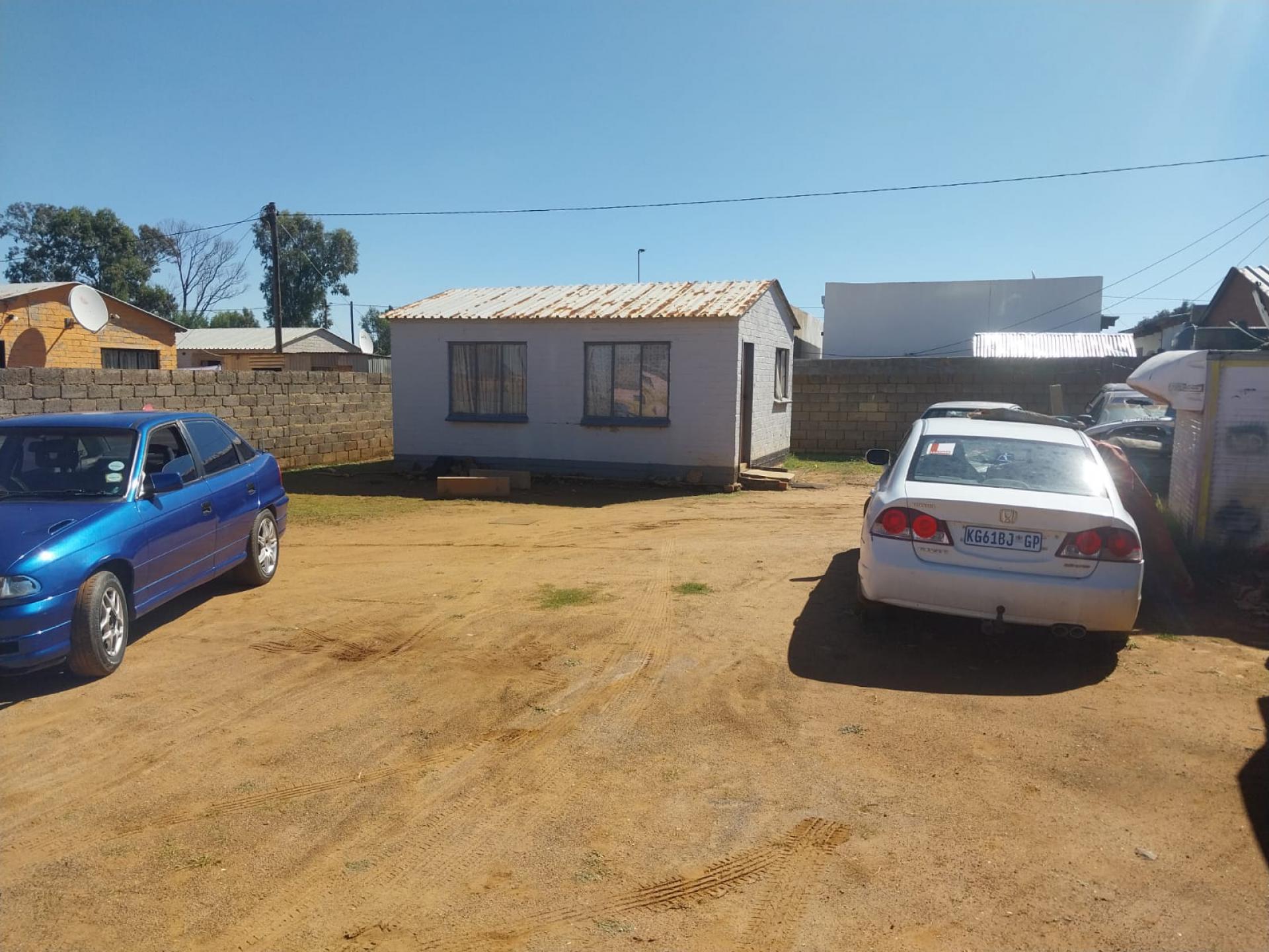 2 Bedroom House for Sale For Sale in Tshepisong - MR580688