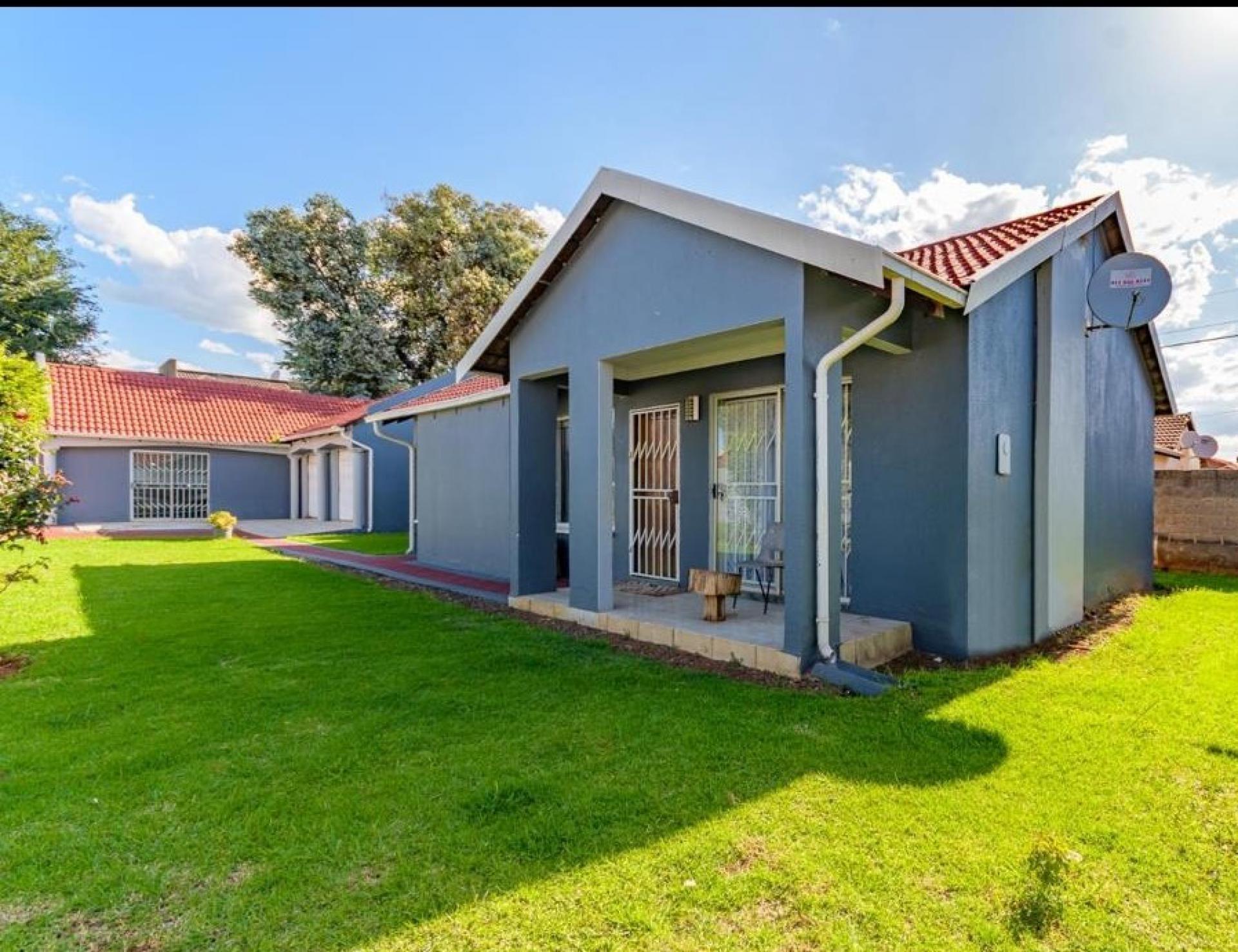 4 Bedroom House for Sale For Sale in Spruitview - MR583120