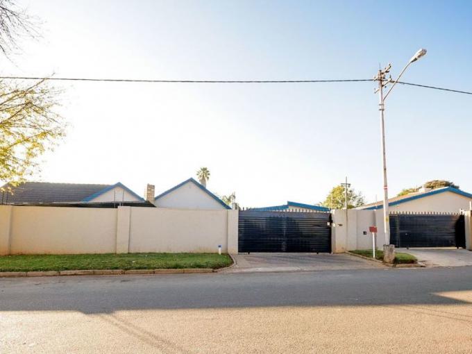 8 Bedroom House for Sale For Sale in Rhodesfield - MR584402