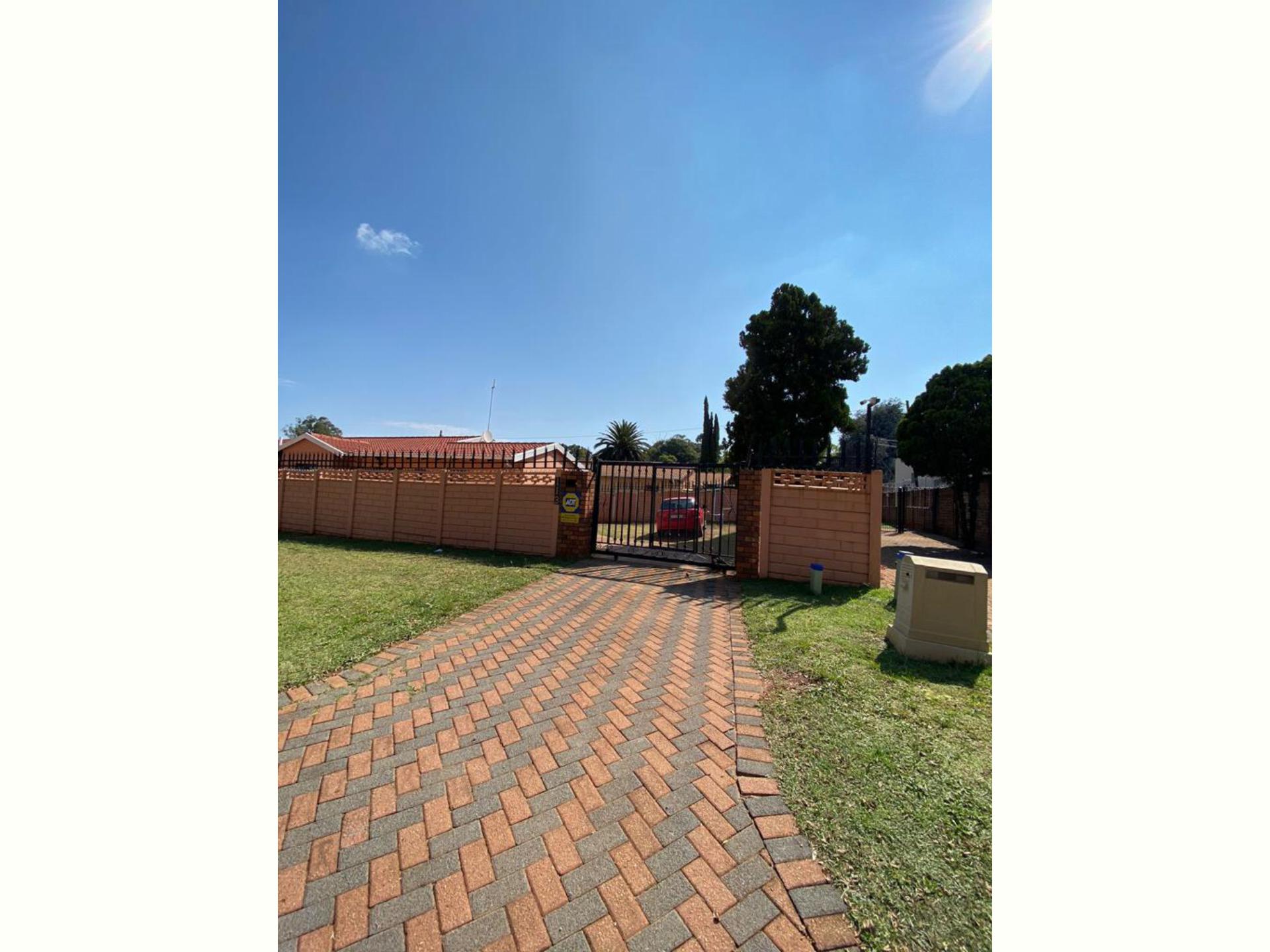 3 Bedroom House for Sale For Sale in Fleurhof - MR584704 - M