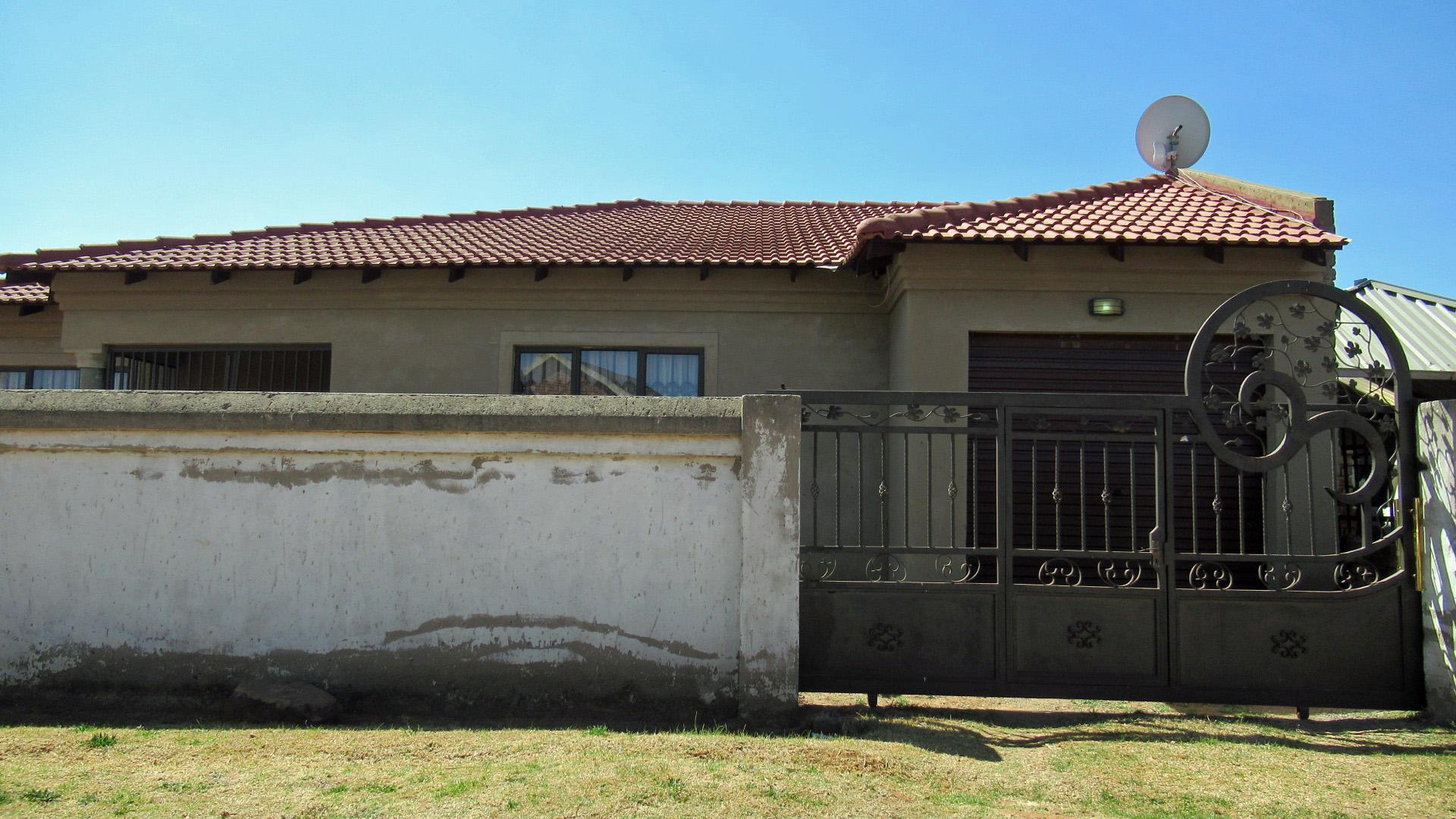 Nedbank Repossessed 3 Bedroom House for Sale in Sebokeng - M