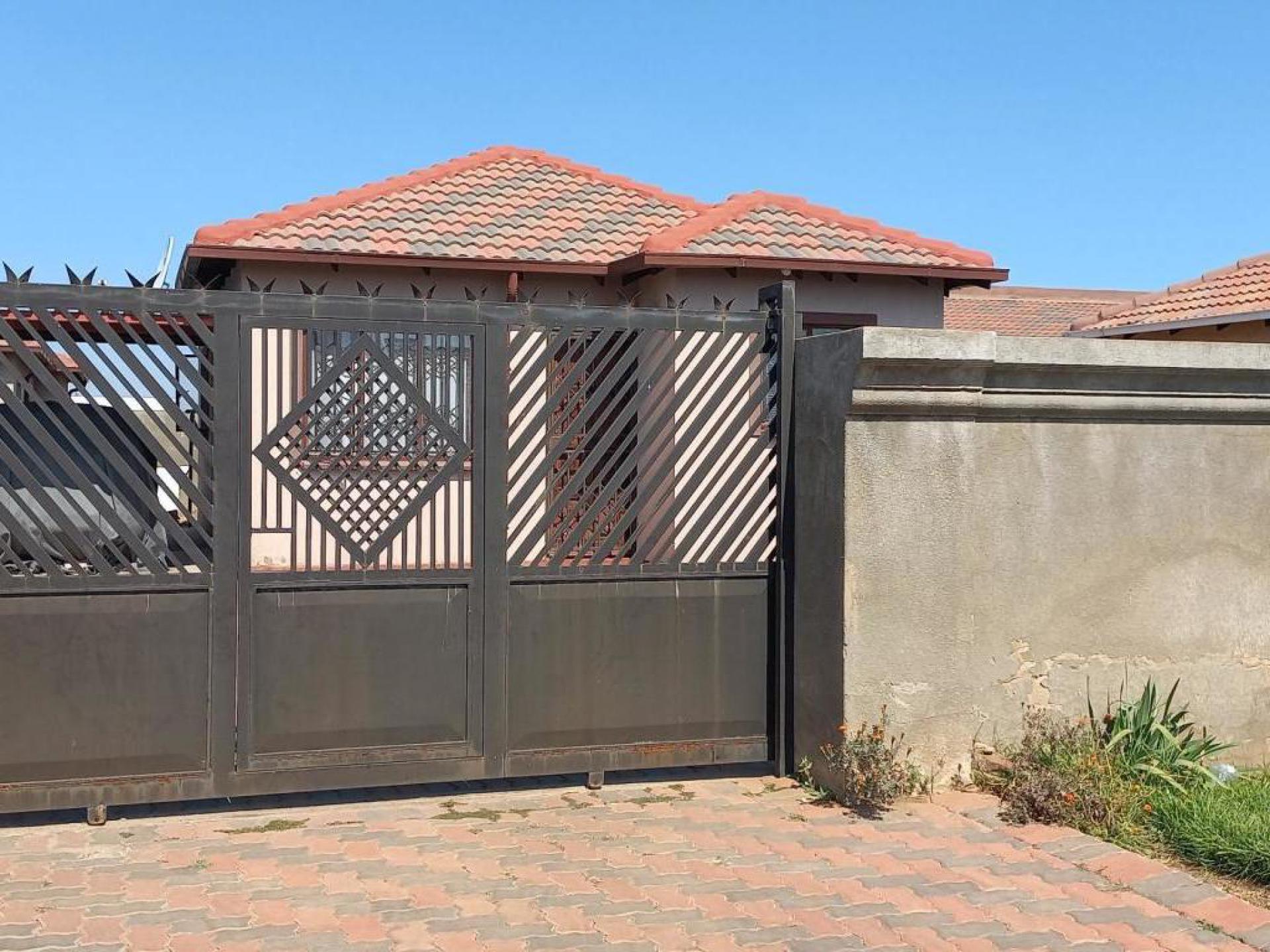 2 Bedroom House for Sale For Sale in Germiston - MR588464