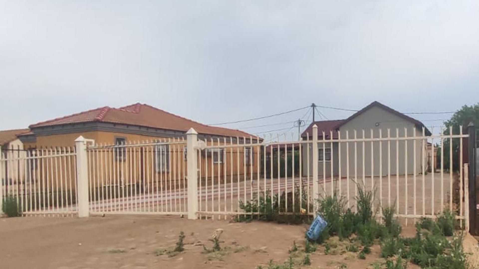 FNB Quick Sell 2 Bedroom House for Sale in Ga-Rankuwa - MR58