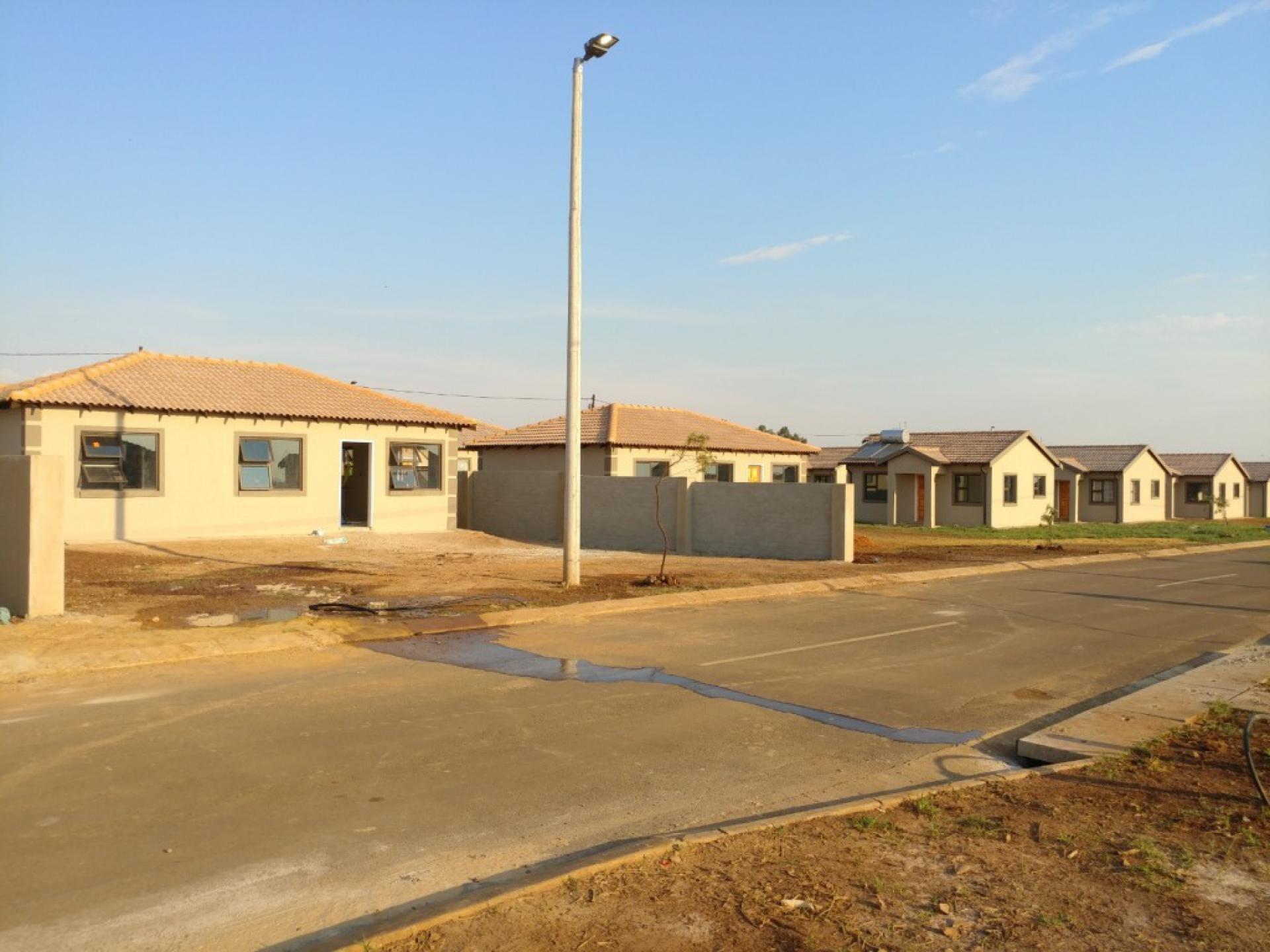 2 Bedroom House for Sale For Sale in Vosloorus - MR591452