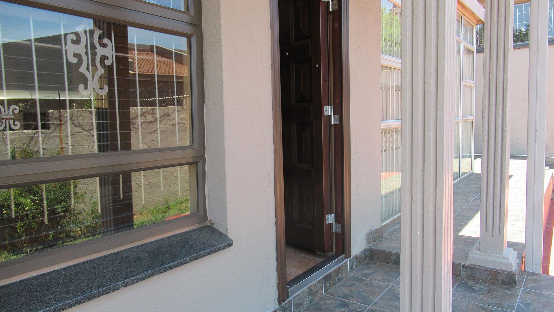 FNB Quick Sell 4 Bedroom House for Sale in Naturena - MR6001