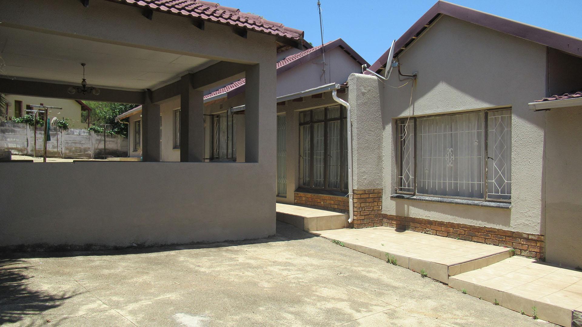 FNB Quick Sell 4 Bedroom House for Sale in Naturena - MR6001