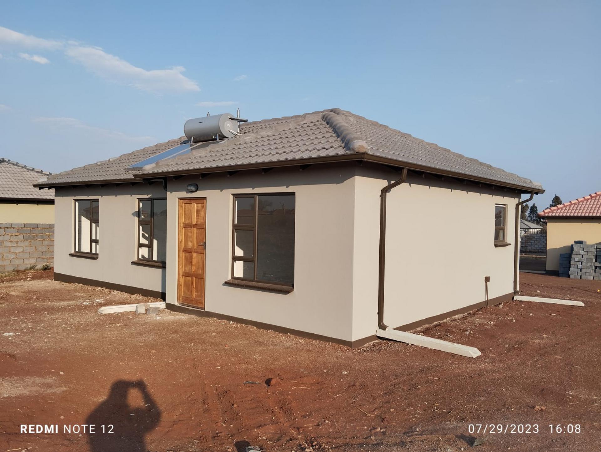 2 Bedroom House for Sale For Sale in Windmill Park - MR60067