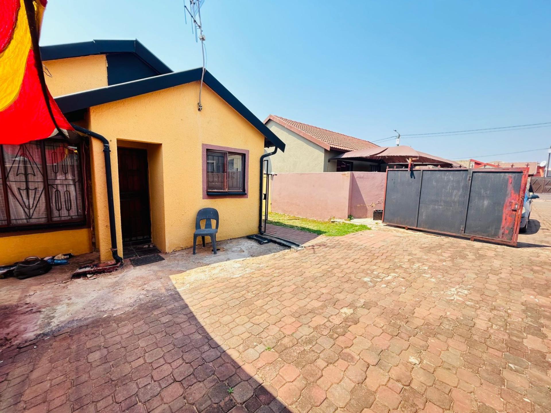 2 Bedroom House for Sale For Sale in Clayville - MR600680