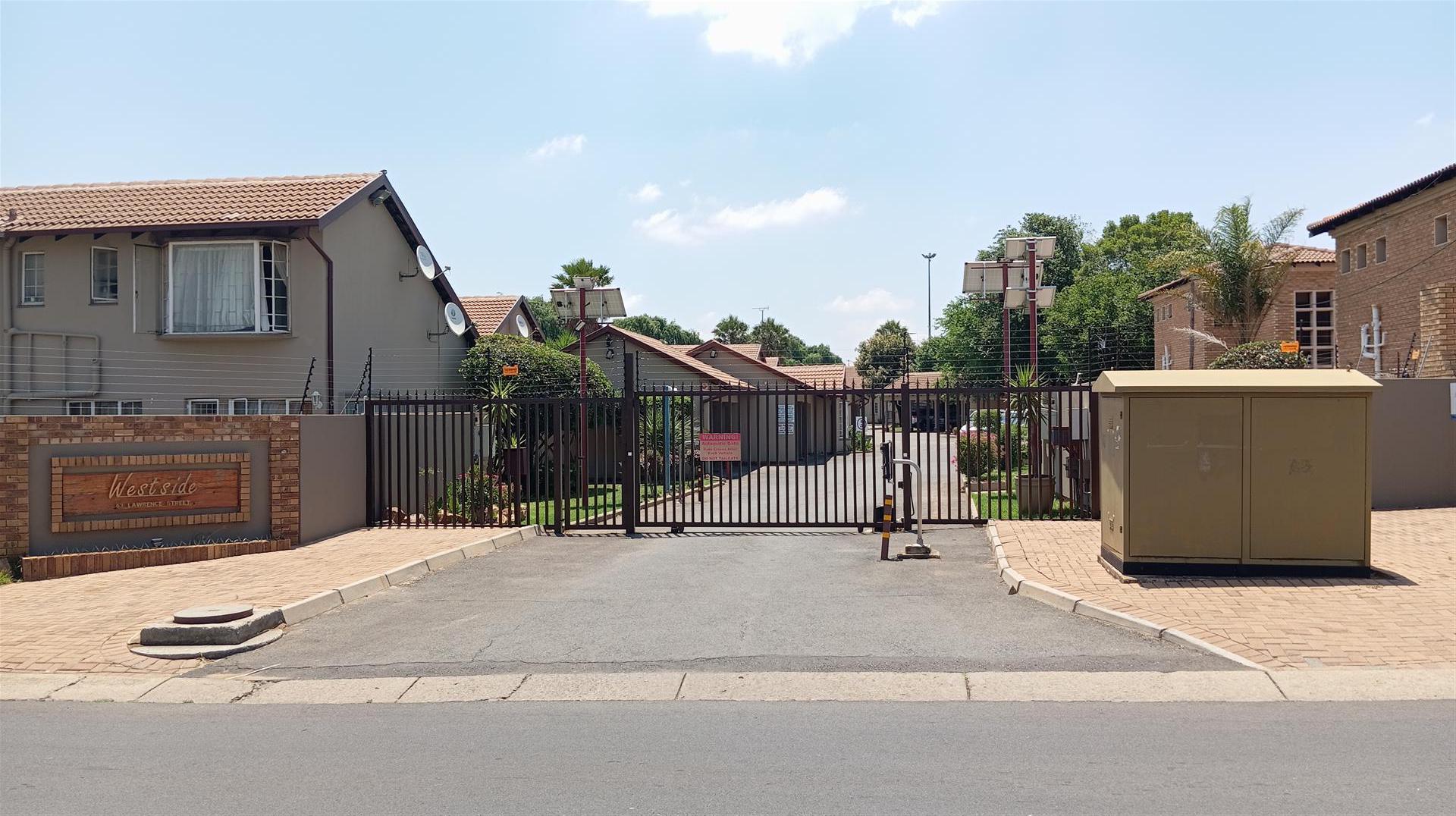 FNB Quick Sell 2 Bedroom Sectional Title for Sale in Dalpark