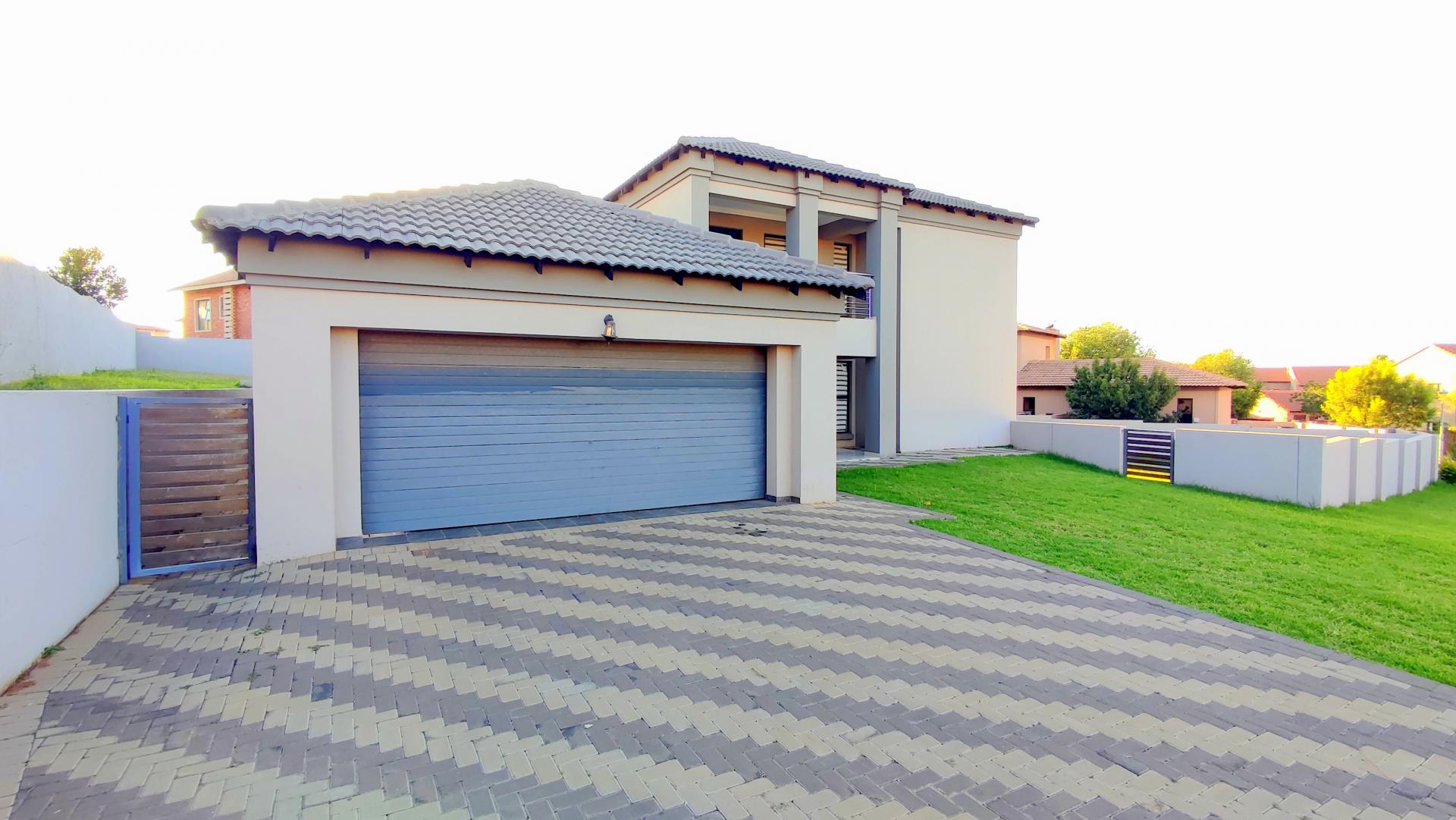 4 Bedroom House for Sale For Sale in Silver Stone Country Es