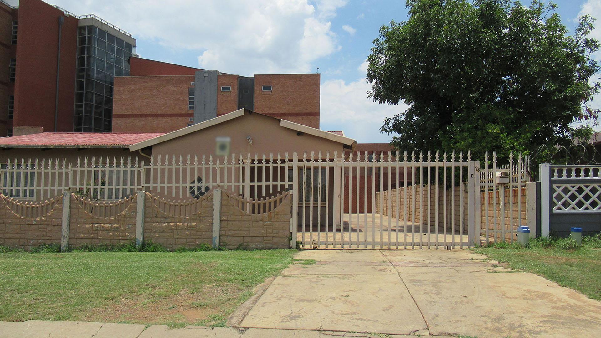 FNB Quick Sell 3 Bedroom House for Sale in Palm Ridge - MR60