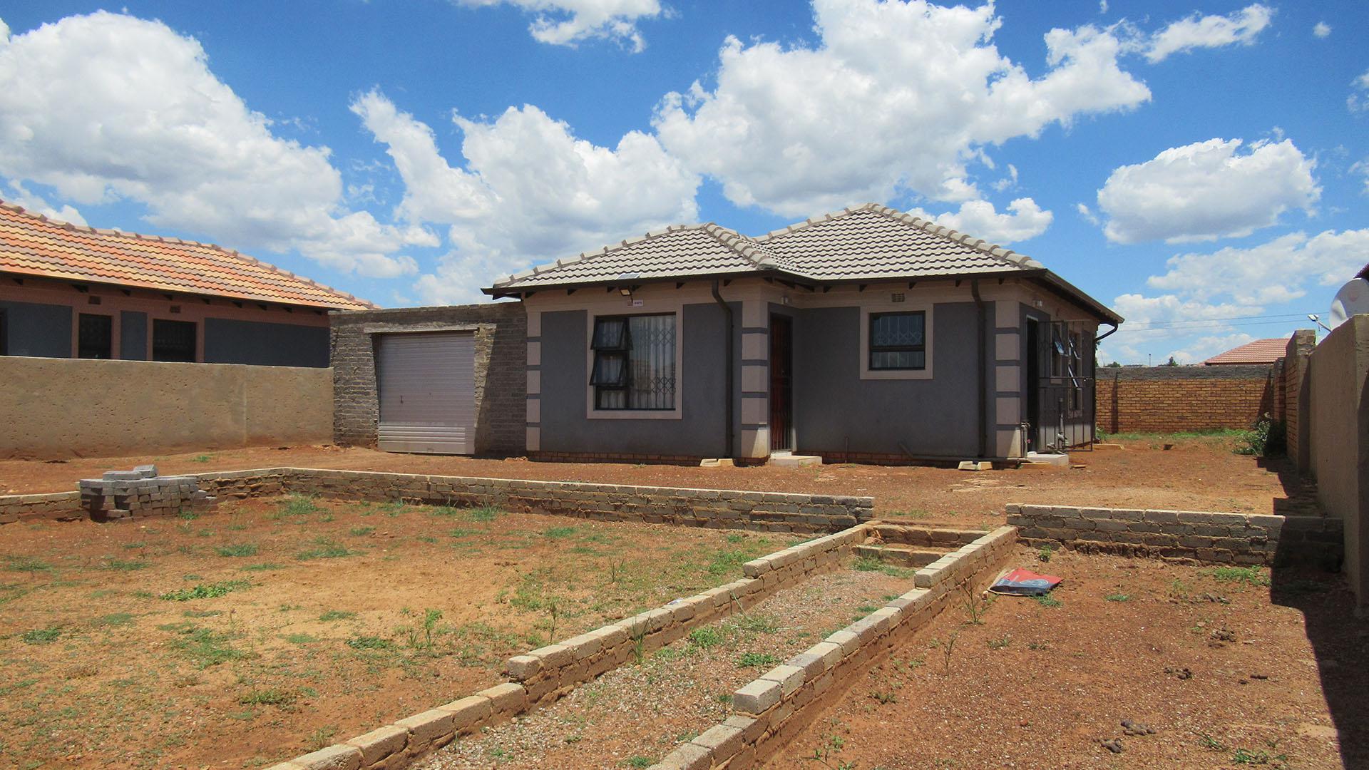FNB Quick Sell 3 Bedroom House for Sale in Westonaria - MR60