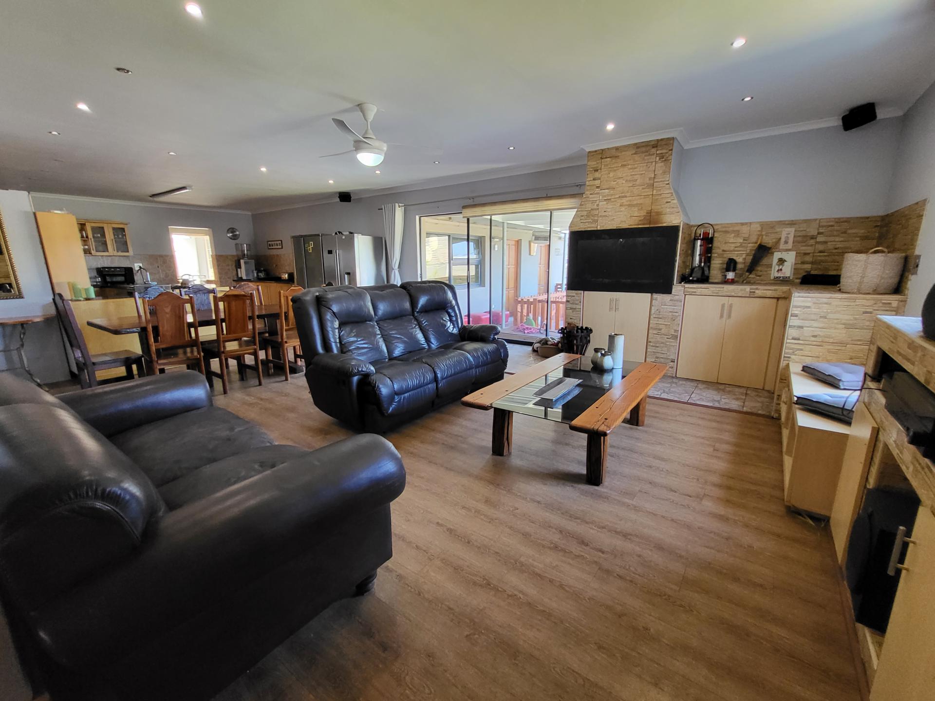 6 Bedroom House for Sale For Sale in Parow North - MR610898