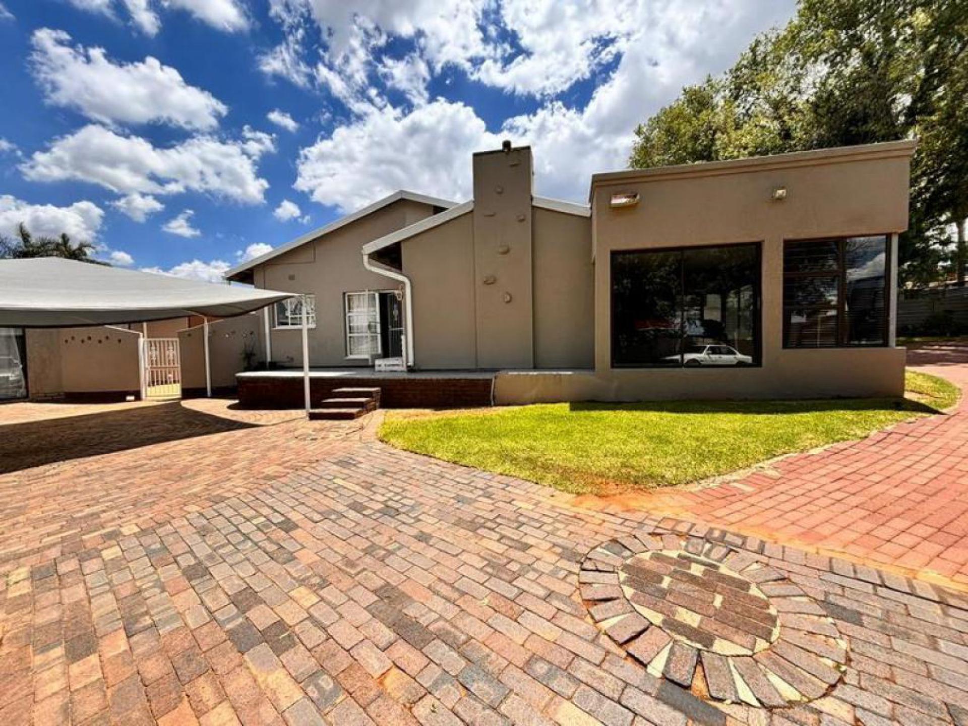 3 Bedroom House for Sale For Sale in Northcliff - MR613079