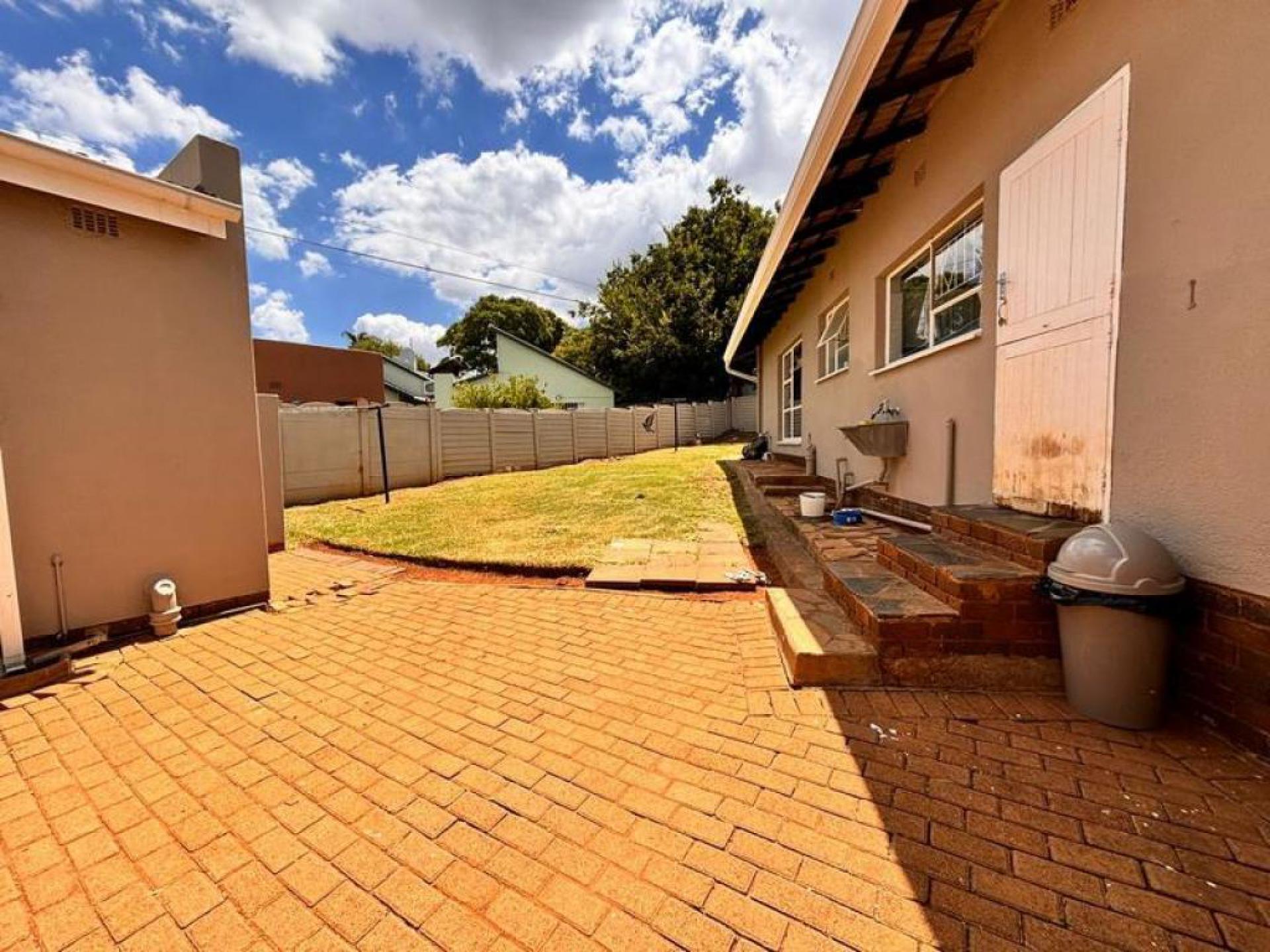 3 Bedroom House for Sale For Sale in Northcliff - MR613079