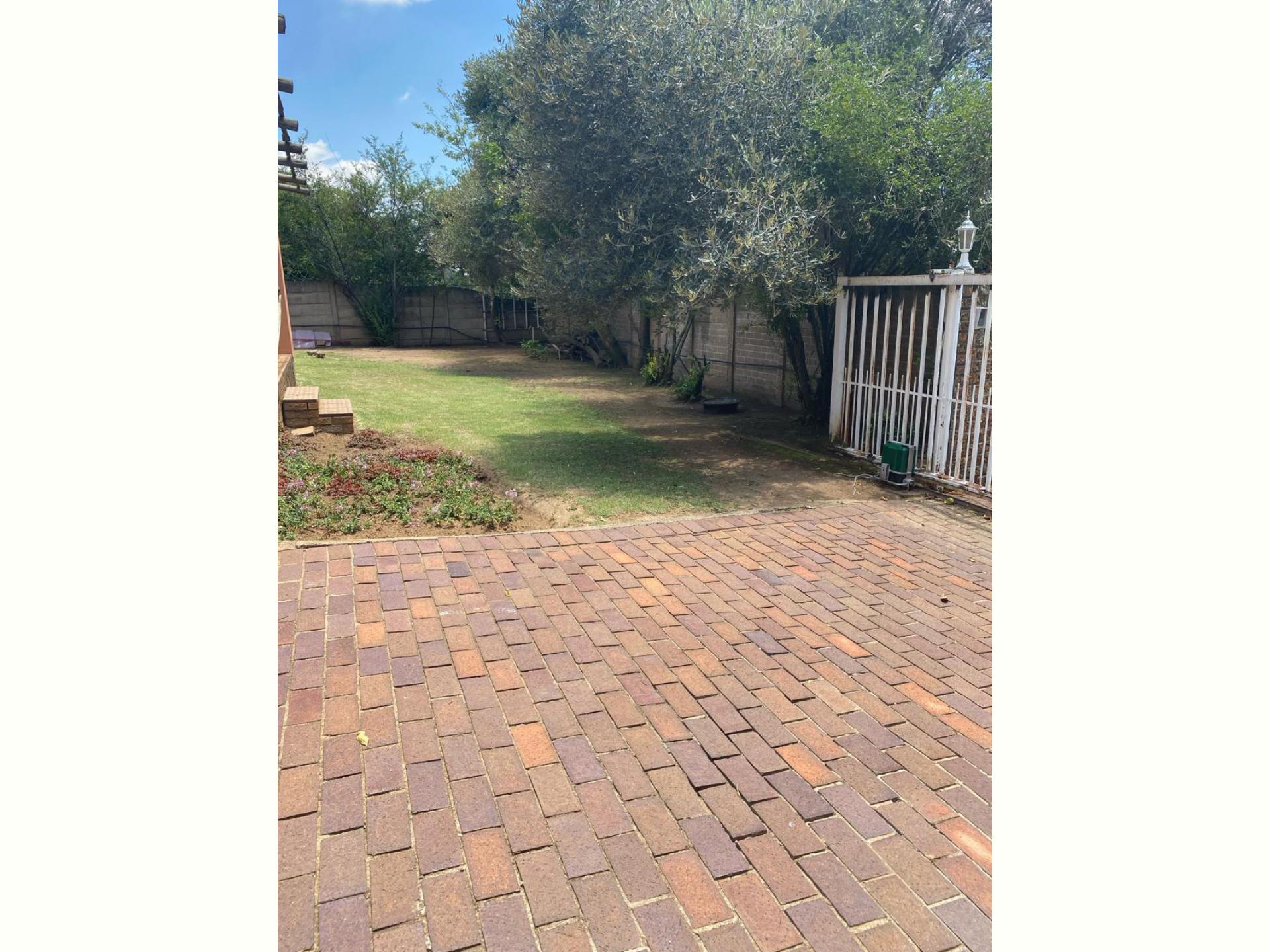 3 Bedroom House for Sale For Sale in Birchleigh North - MR61