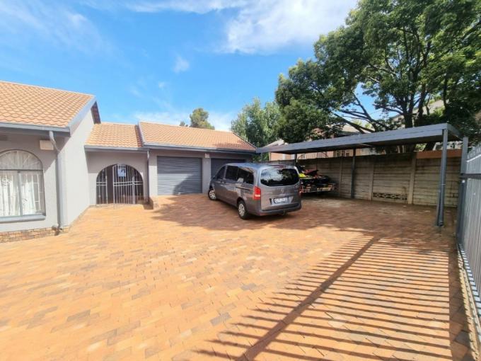 4 Bedroom House for Sale For Sale in Glenvista - MR625566