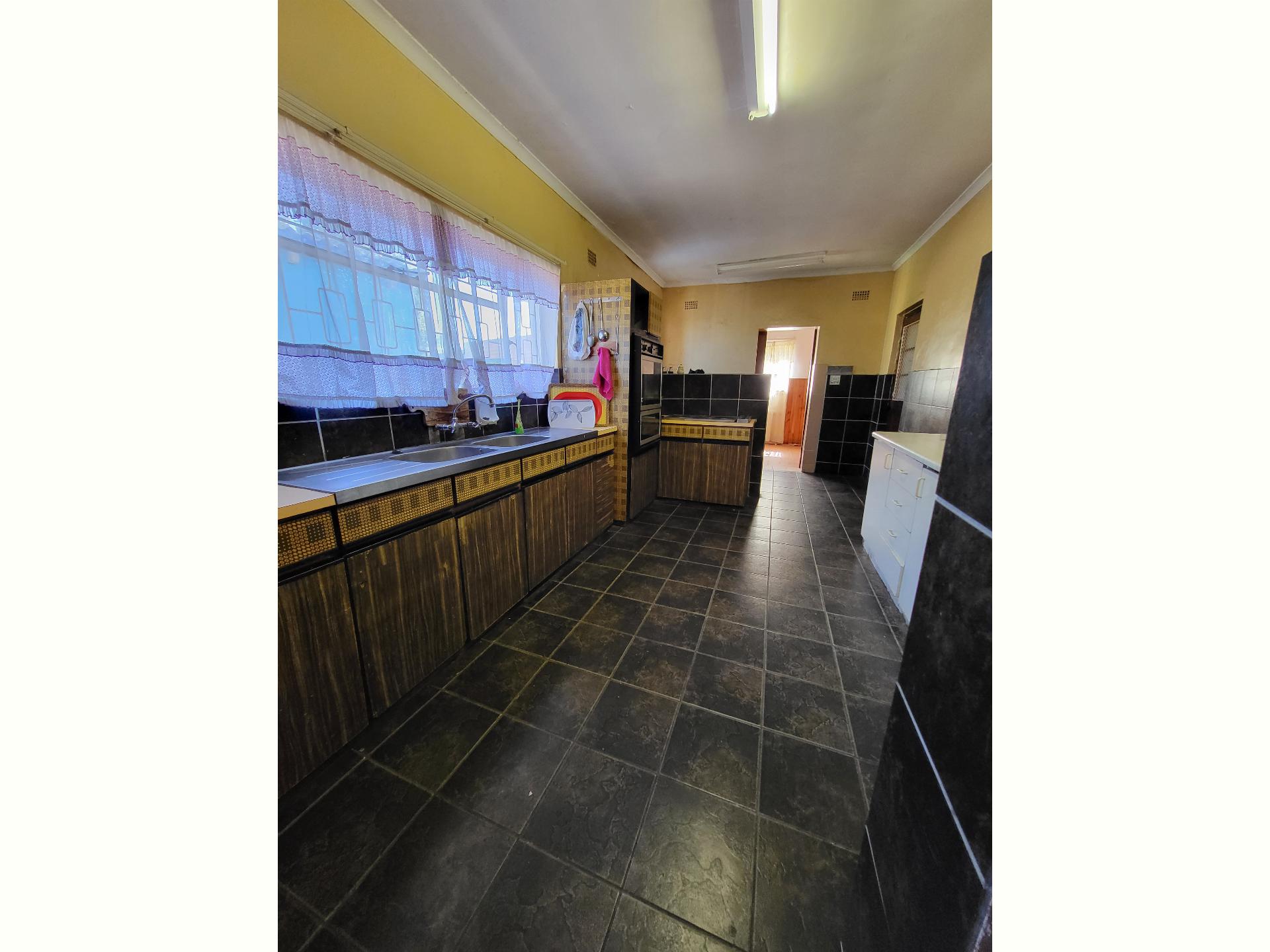 4 Bedroom House for Sale For Sale in Ravensmead - MR627091