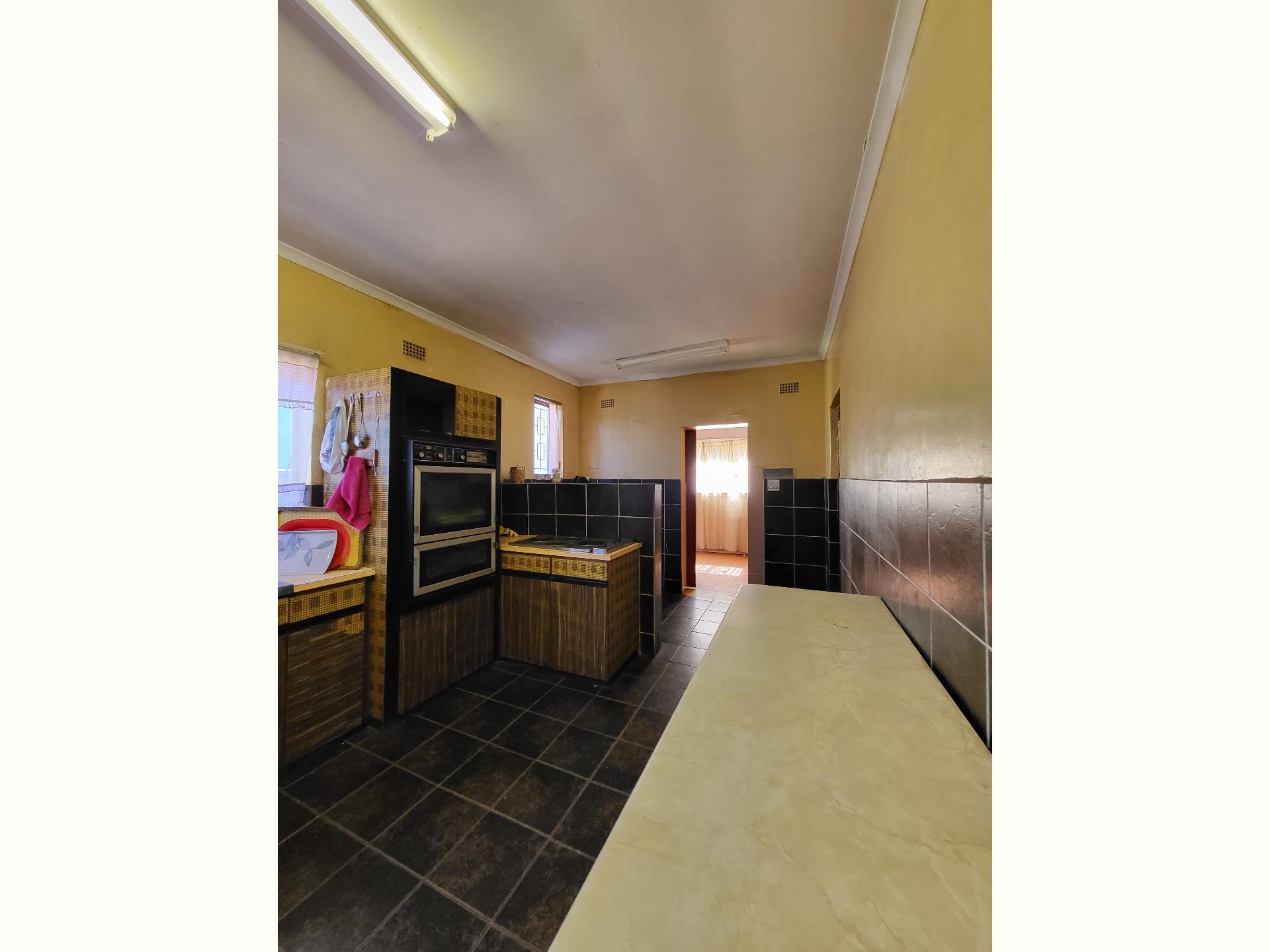 4 Bedroom House for Sale For Sale in Ravensmead - MR627091